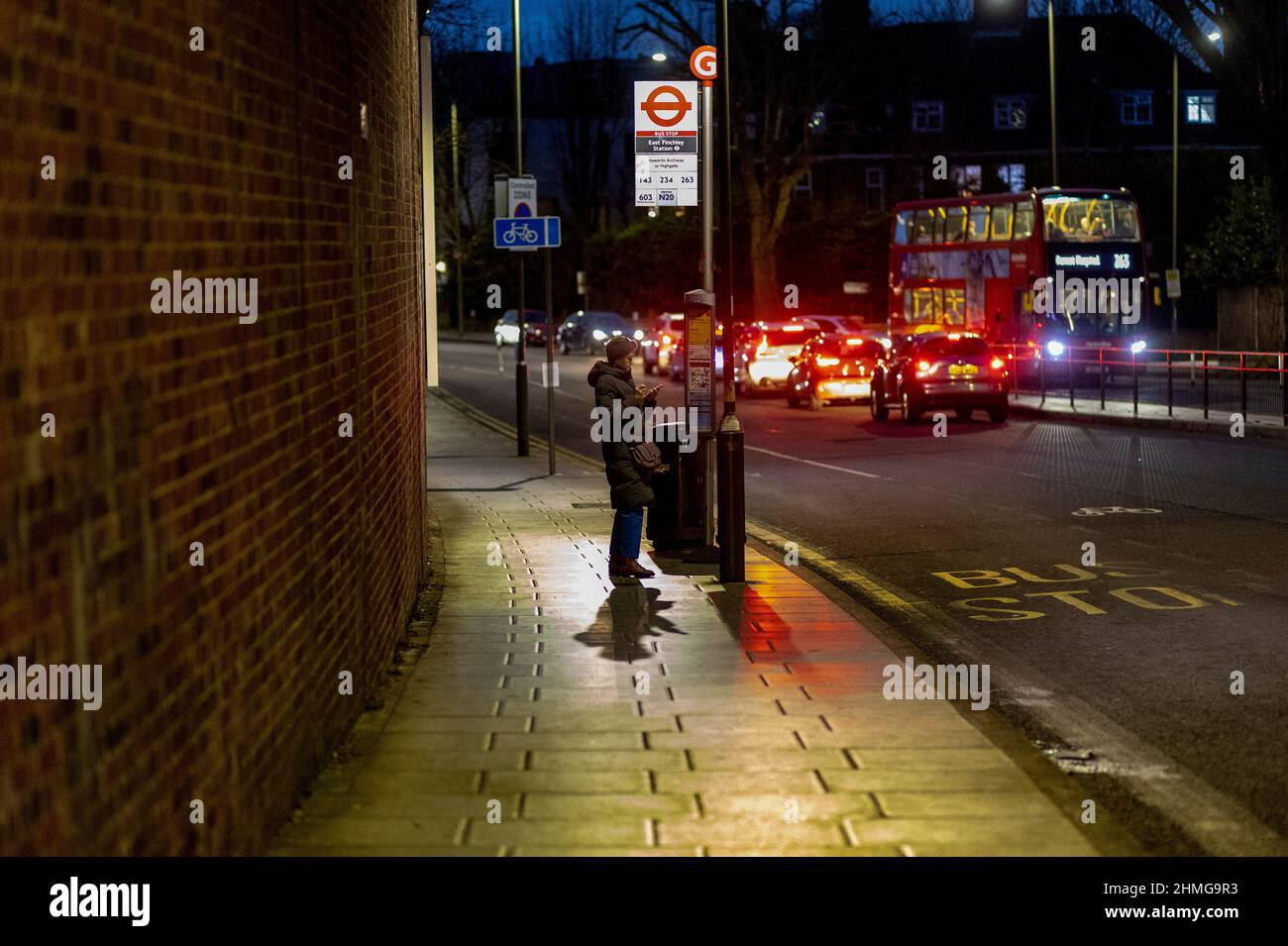Bus stop at night hi-res stock photography and images - Alamy