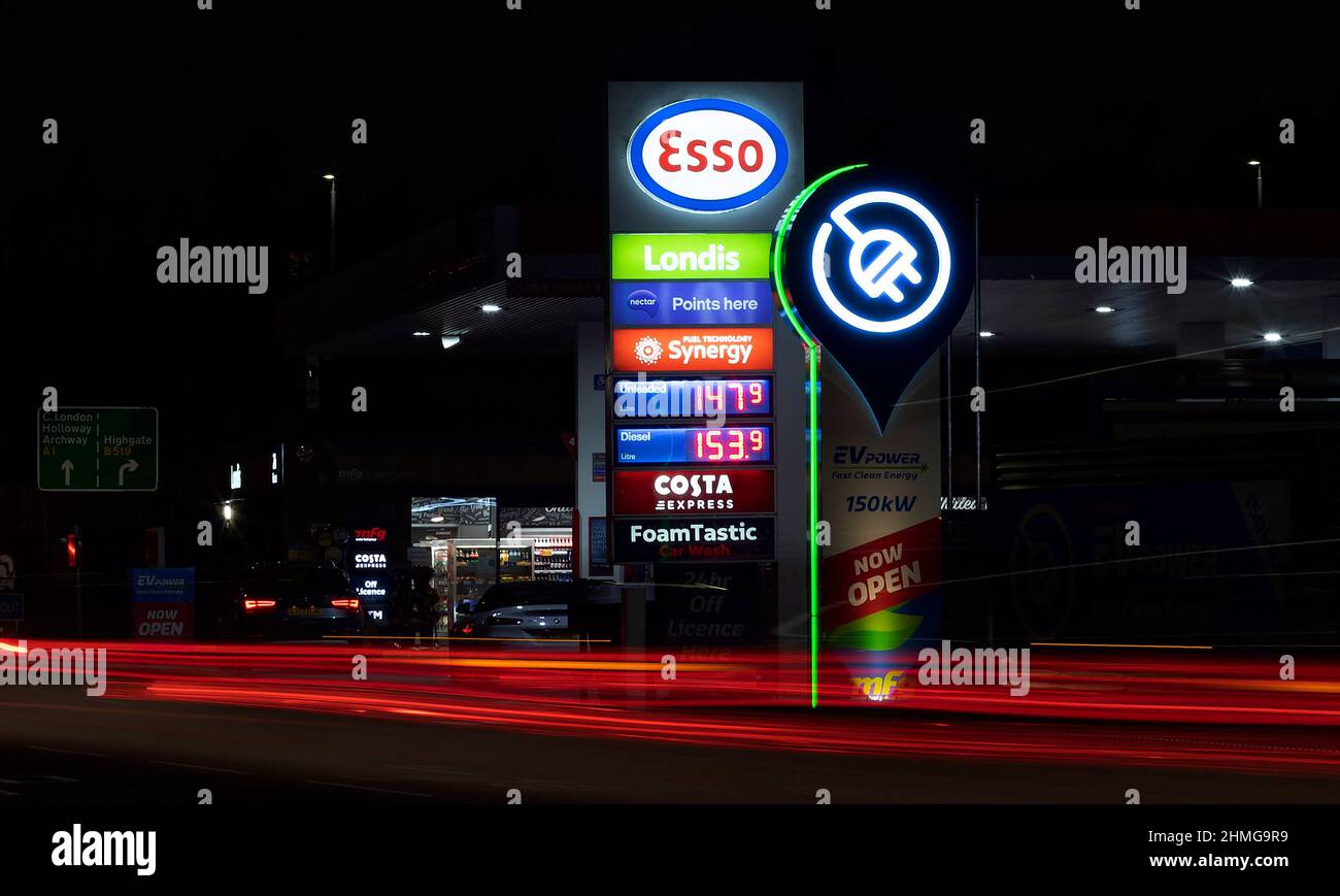 Pic shows: Petrol Station offering rapid 150kw charing points alongside ...