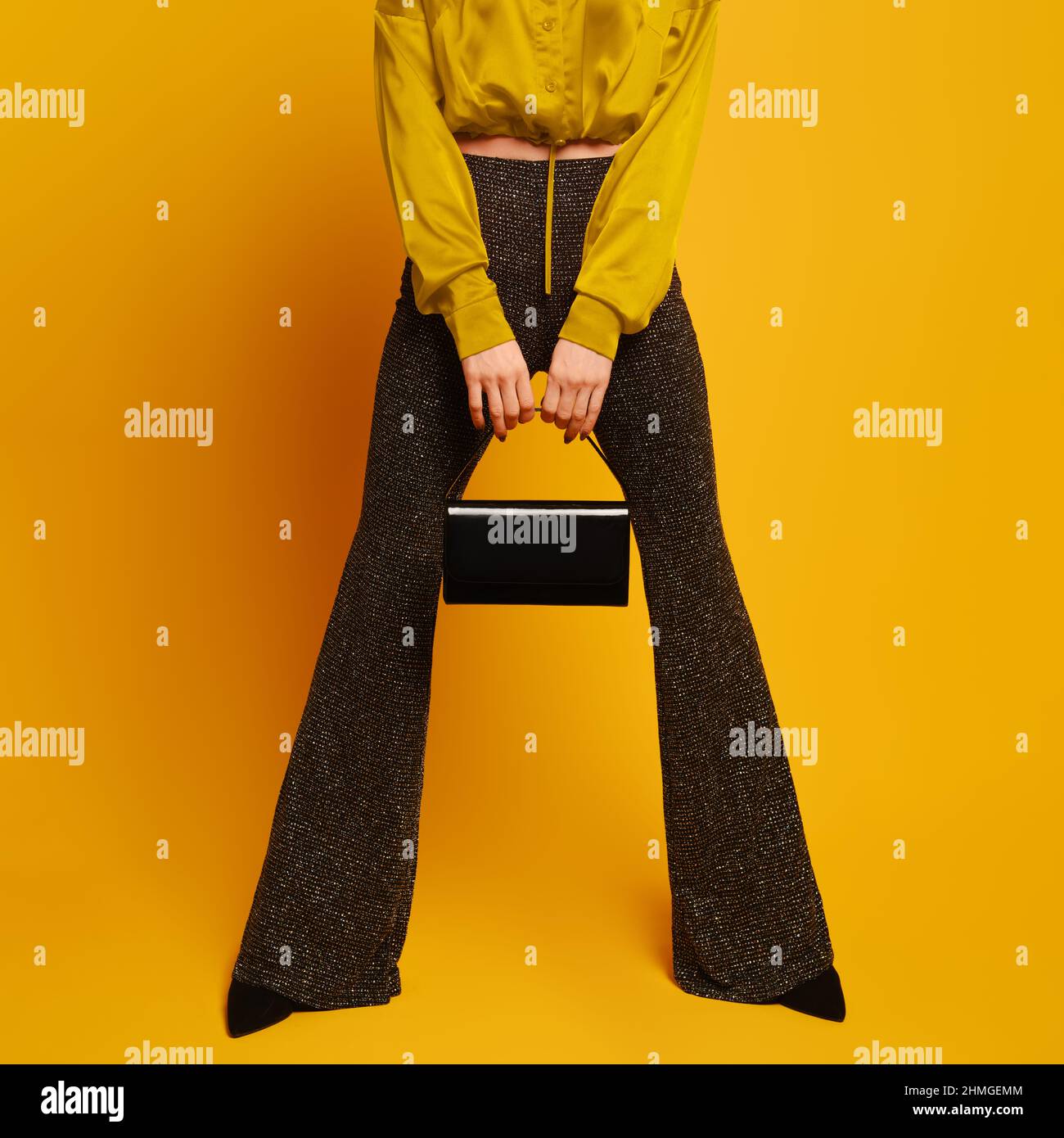 Legs spread wide apart hi-res stock photography and images - Alamy