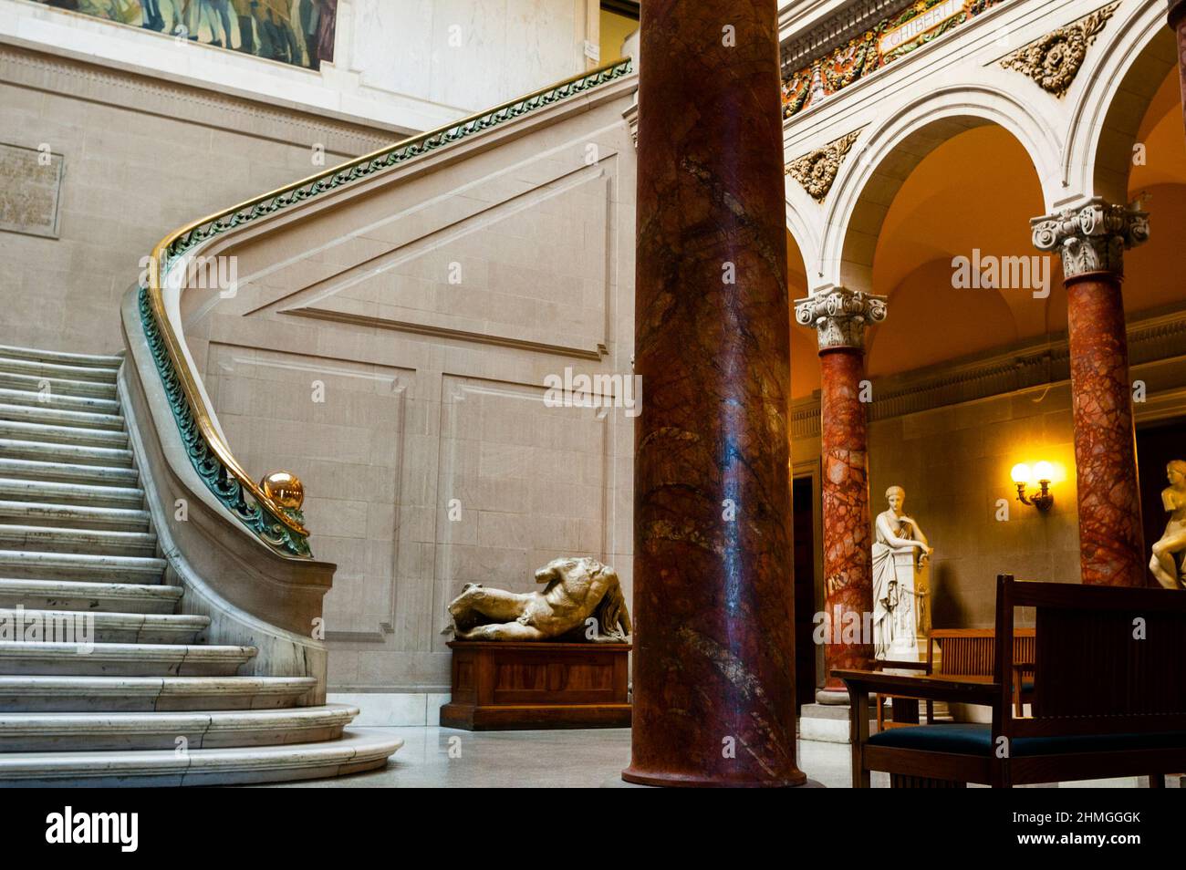 Plaster replicas of greek and roman statues hi-res stock photography ...