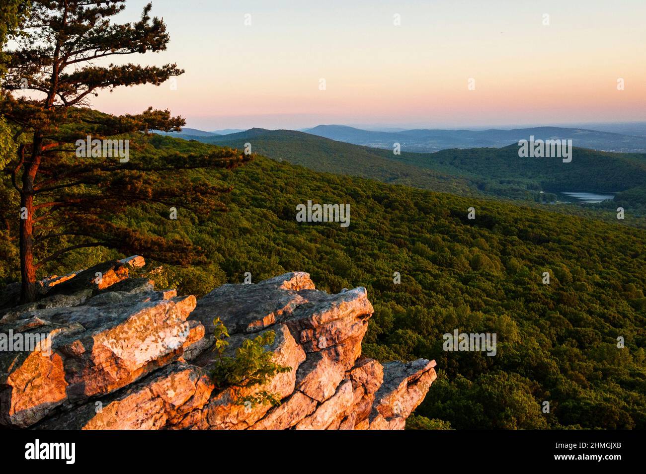 Annapolis Rock in Cumberland Valley, Maryland is a popular in and out ...