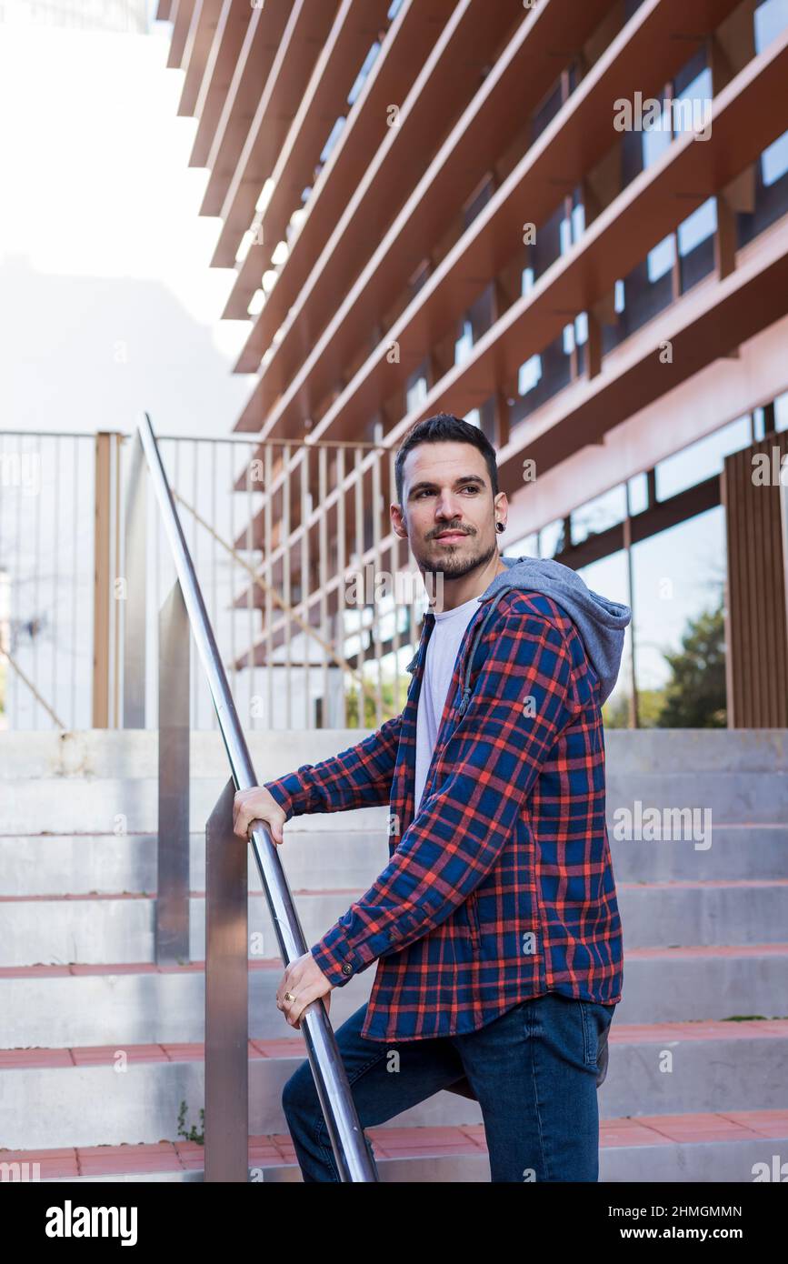 Man leaning on railing hi-res stock photography and images - Alamy