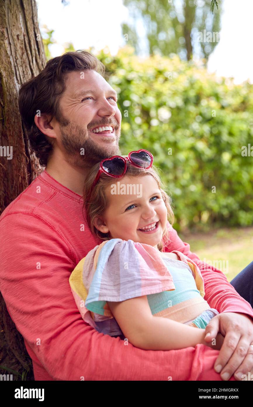 Father cuddling young daughter hi-res stock photography and images - Alamy