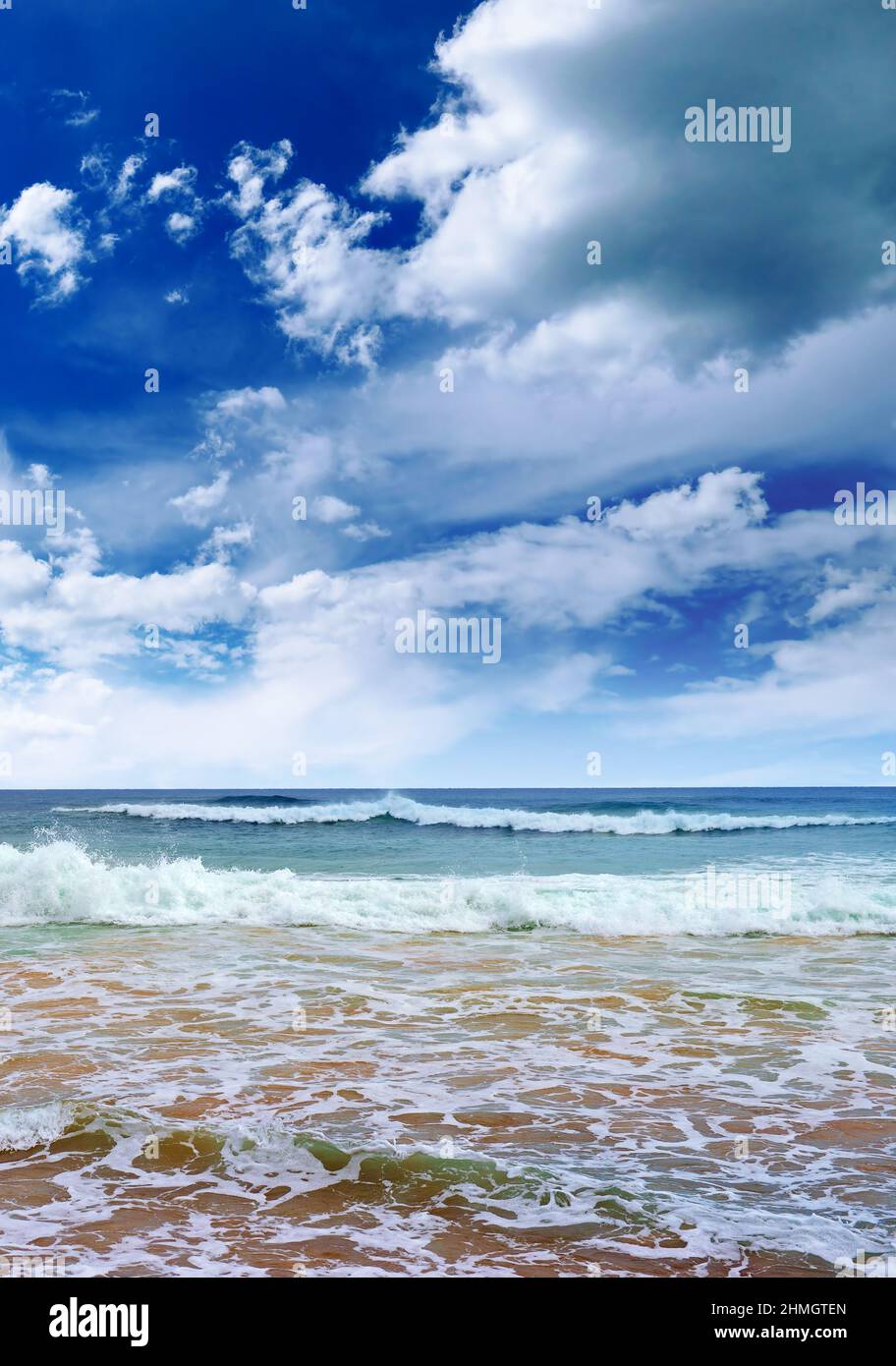 Vertical beautiful view waves hi-res stock photography and images - Alamy