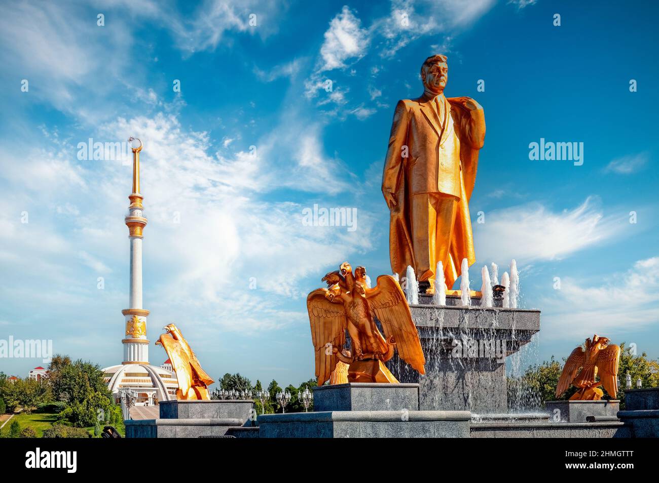 Turkmenistan statue central asia hi-res stock photography and images ...