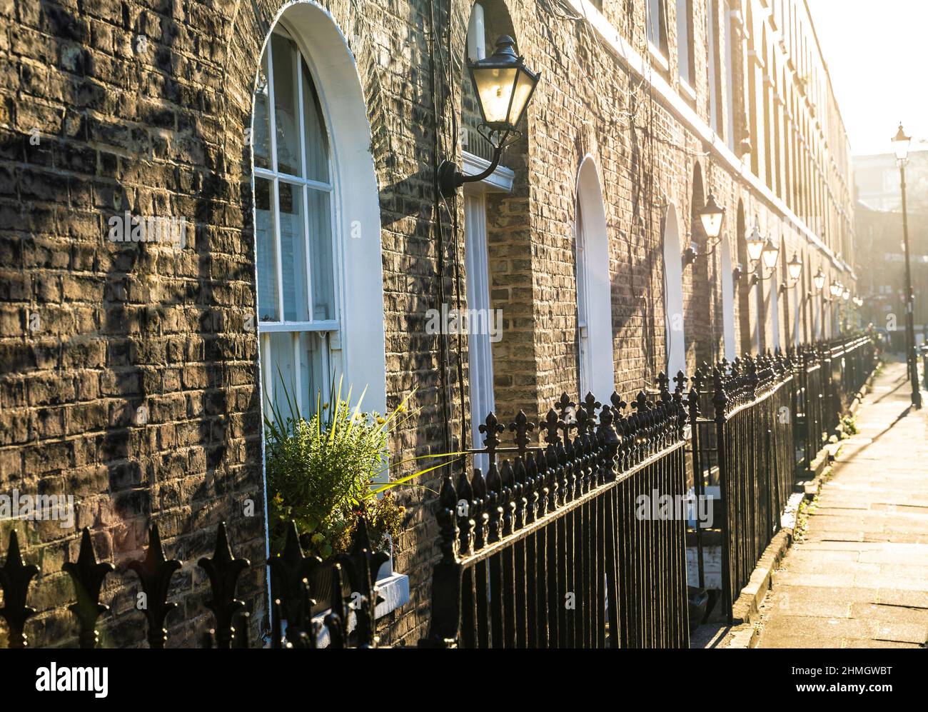 London Pavement in Old Area Stock Photo - Alamy
