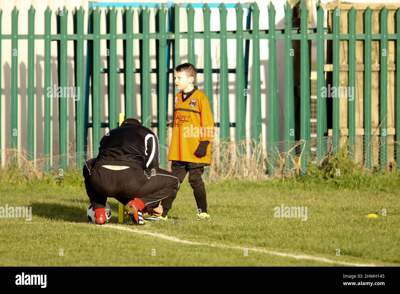 Children play outdoors team hi-res stock photography and images - Alamy