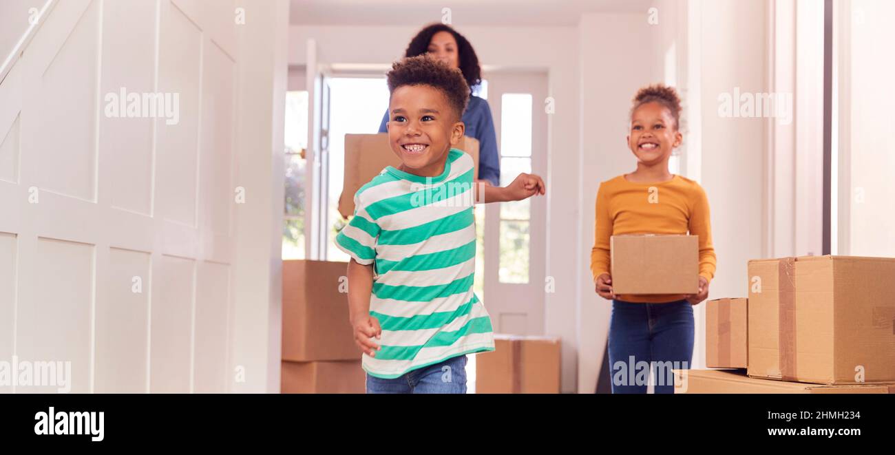 Helping woman carry boxes hi-res stock photography and images - Alamy