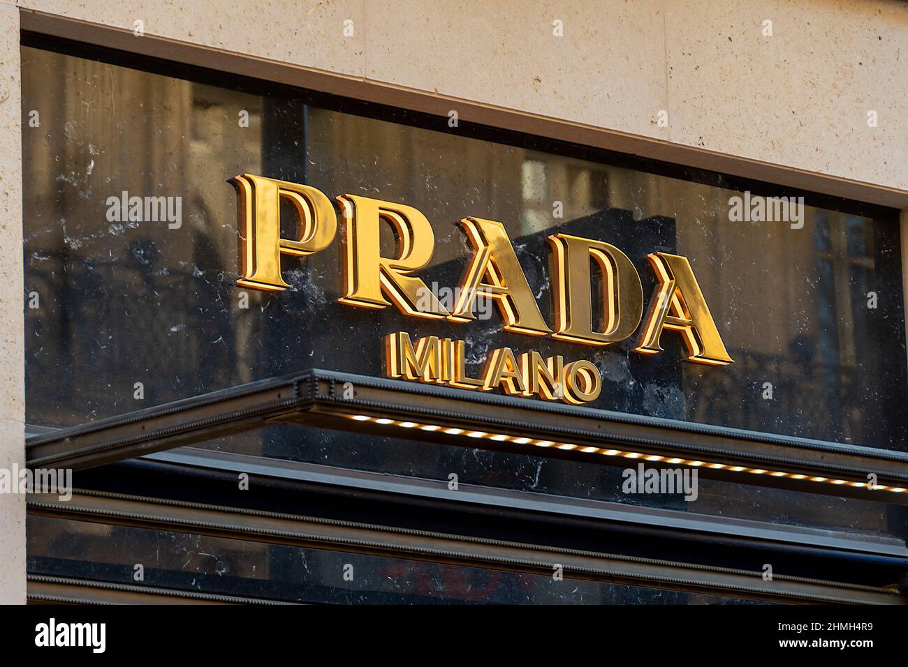 Prada logo sign hi-res stock photography and images - Alamy