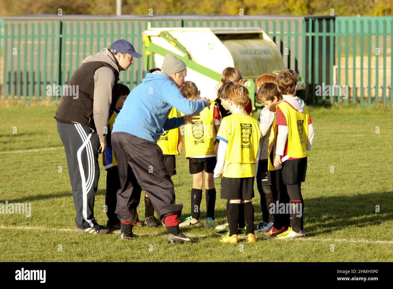 Boys under 8 football team hi-res stock photography and images - Alamy