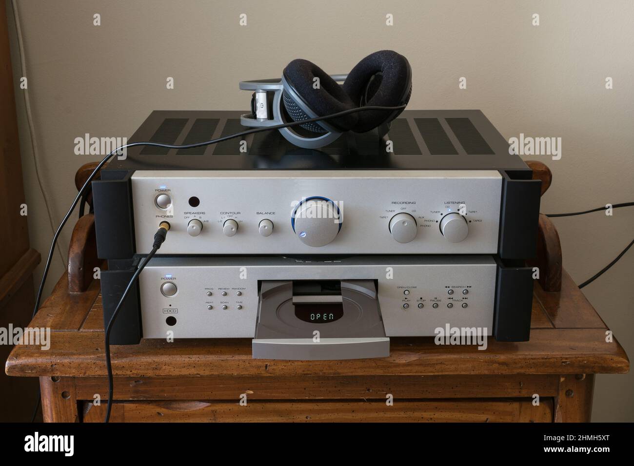 Matching amplifier hi-res stock photography and images - Alamy