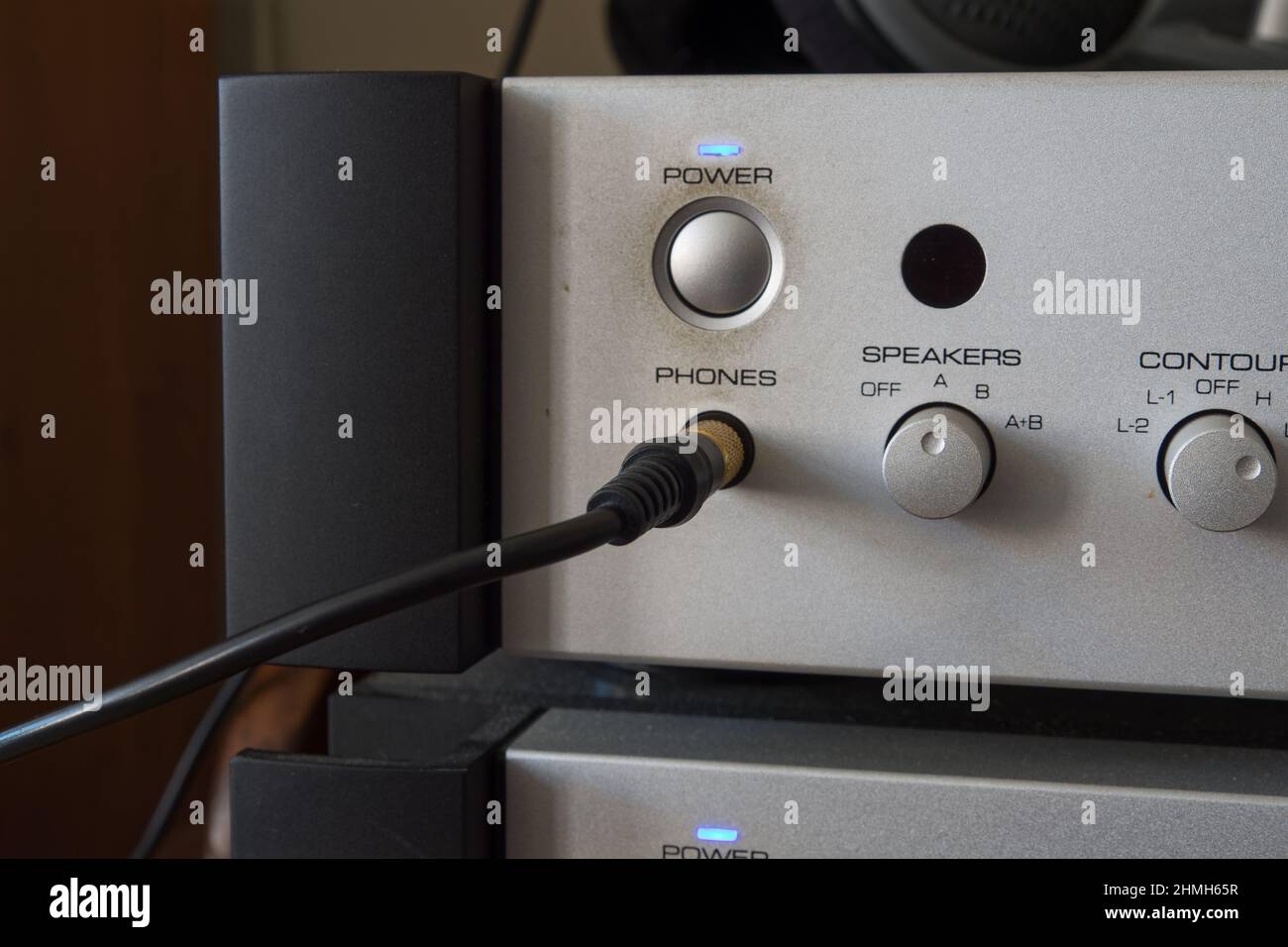 Matching amplifier hi-res stock photography and images - Alamy