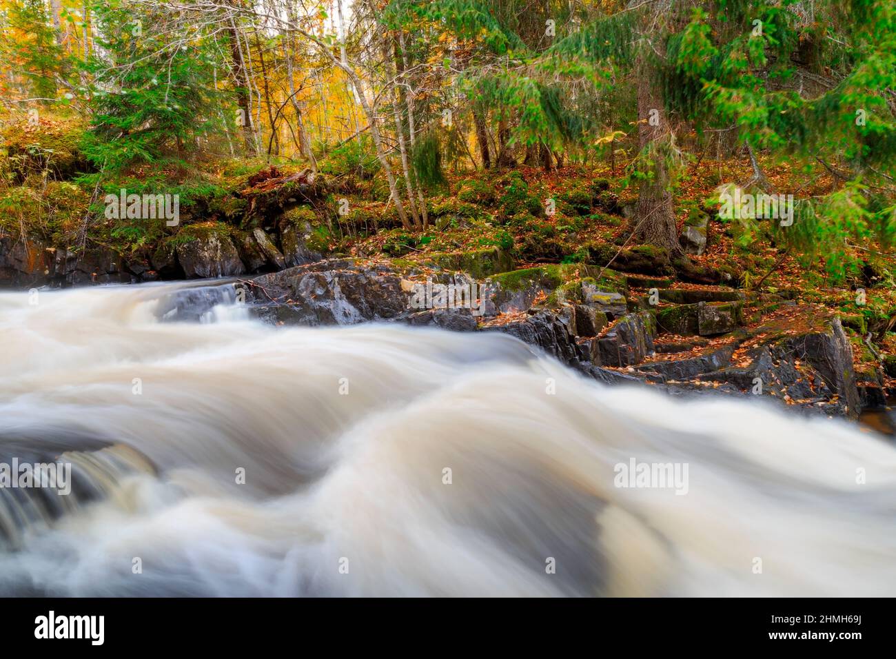 Rocks trees waterfall hi-res stock photography and images - Alamy