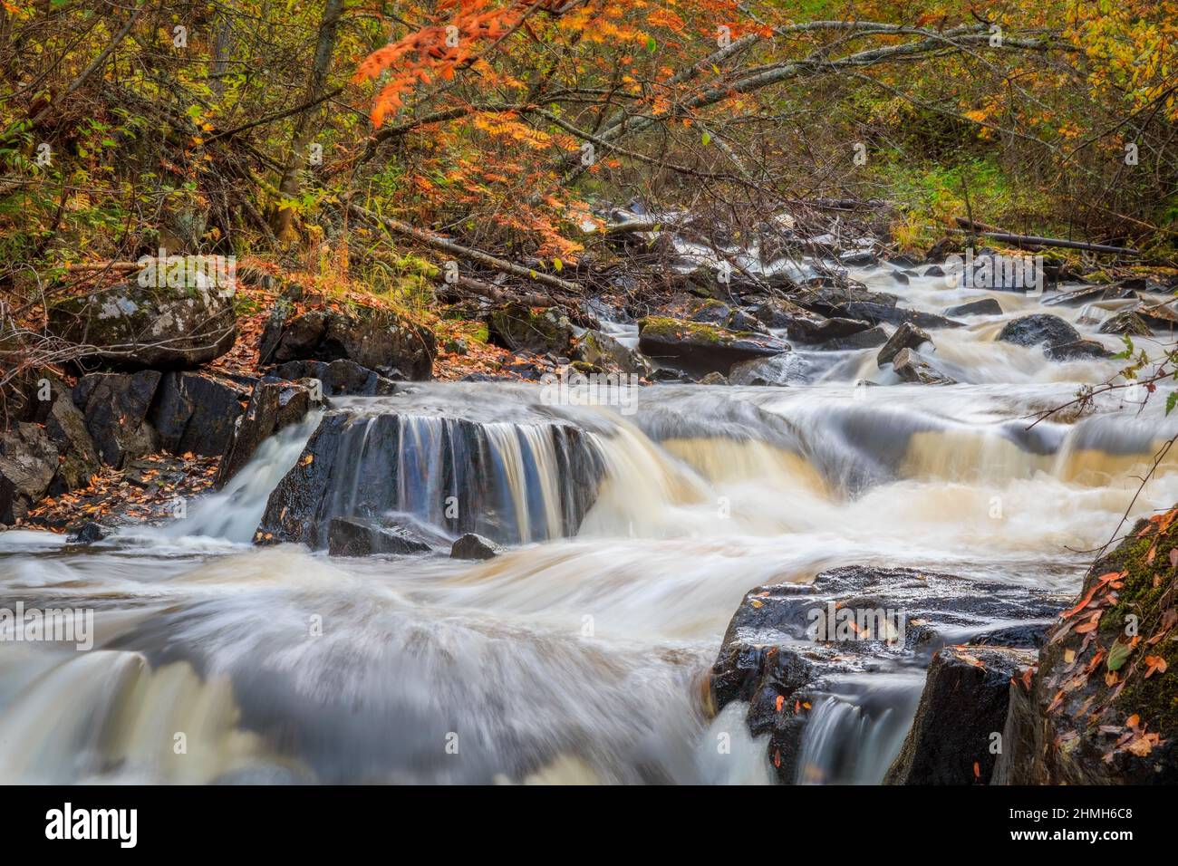 Rocks trees waterfall hi-res stock photography and images - Alamy