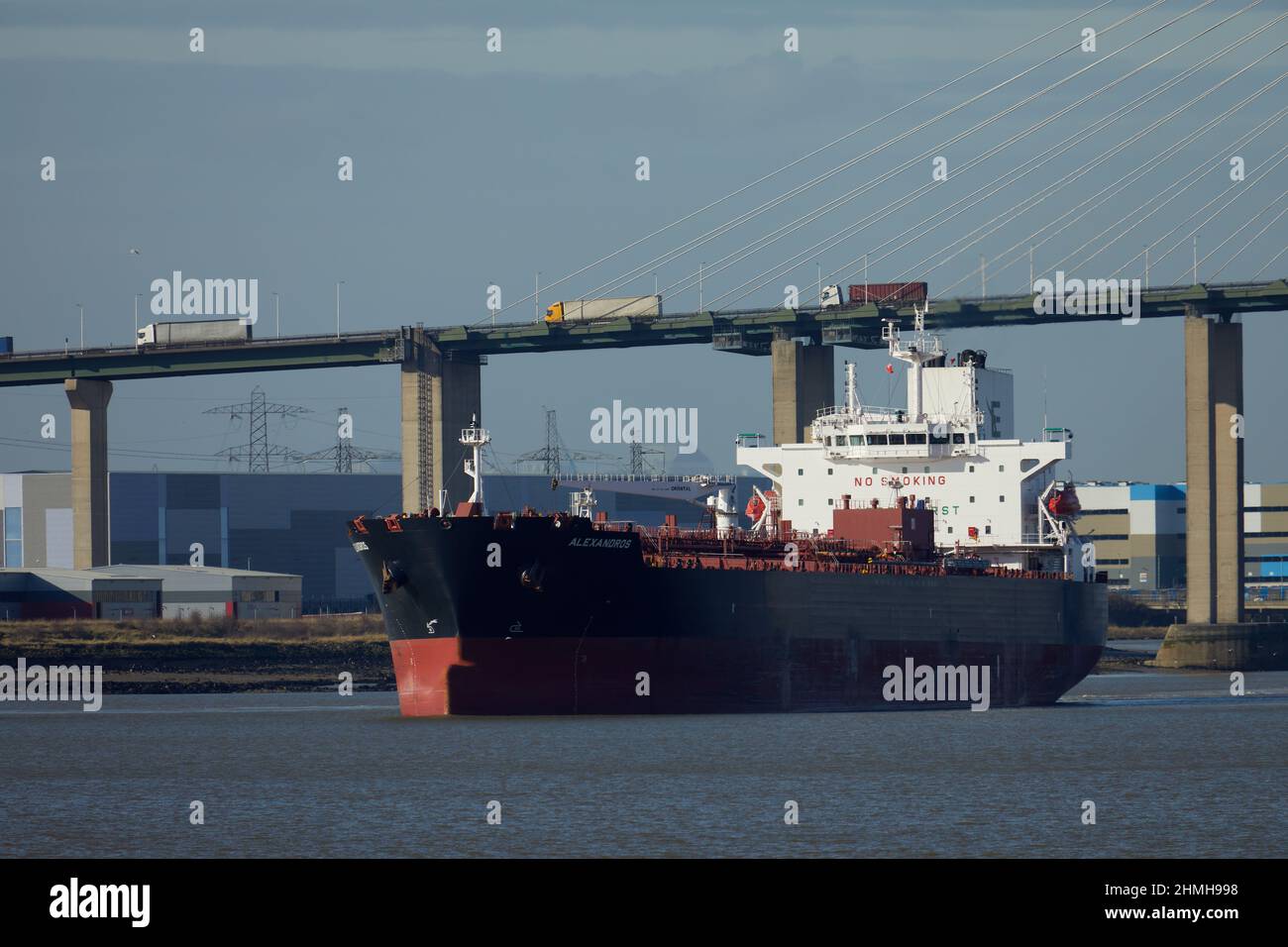 Alexandros leaving purfleet docks hi-res stock photography and images ...