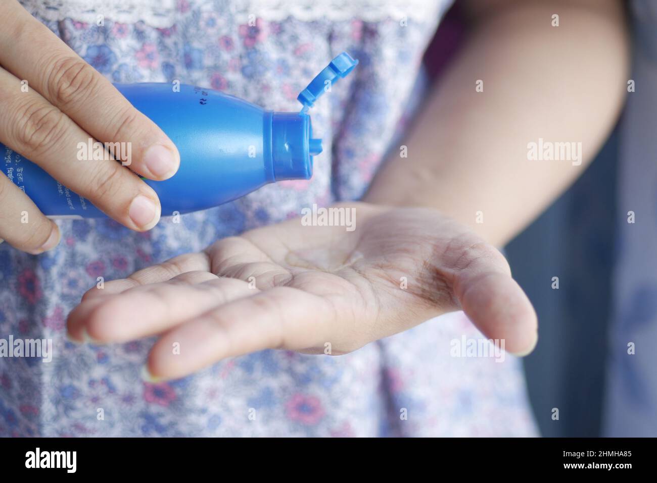 young women pouring hair oil on hand Stock Photo - Alamy