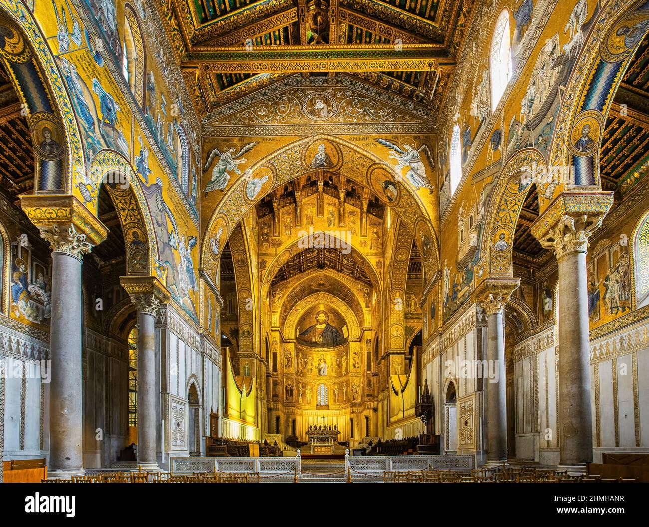 Gold cathedral hi-res stock photography and images - Alamy