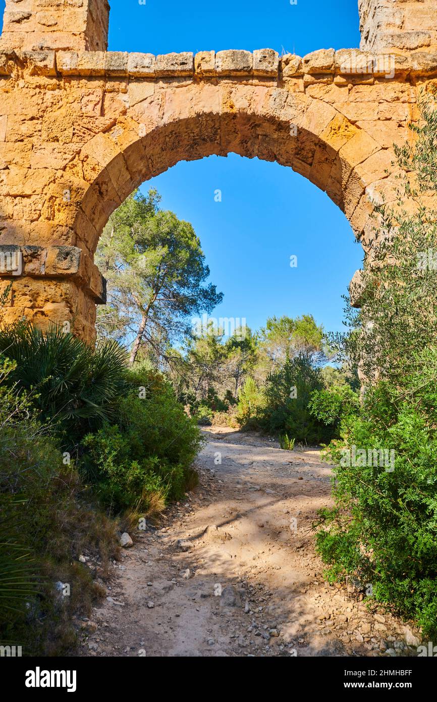 Old Roman aqueduct, Aqüeducte de les Ferreres, Devil's Bridge, Pont del ...