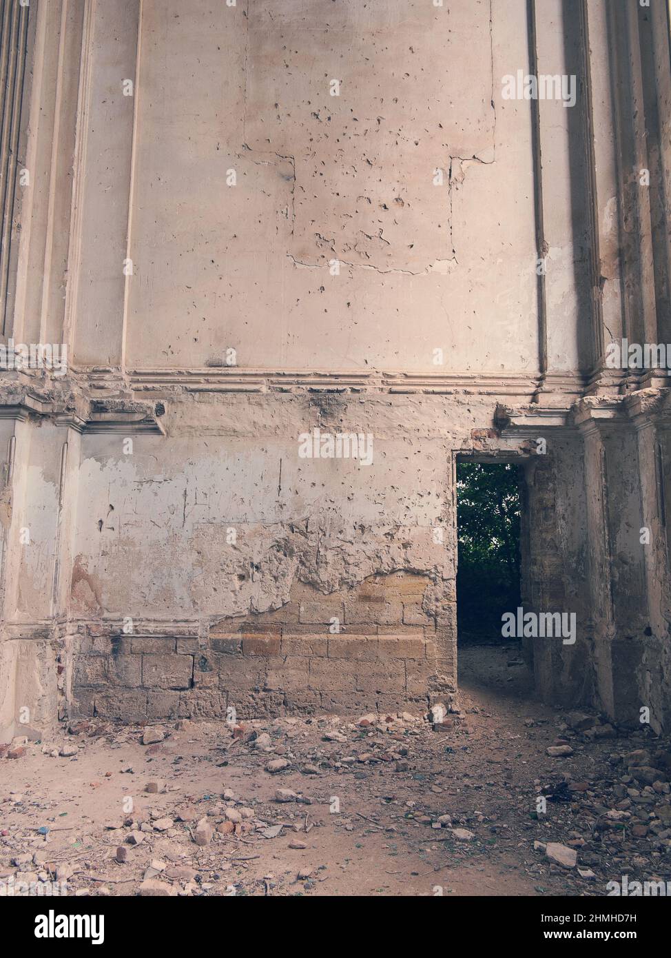 Run down medieval castle ruins hi-res stock photography and images - Alamy