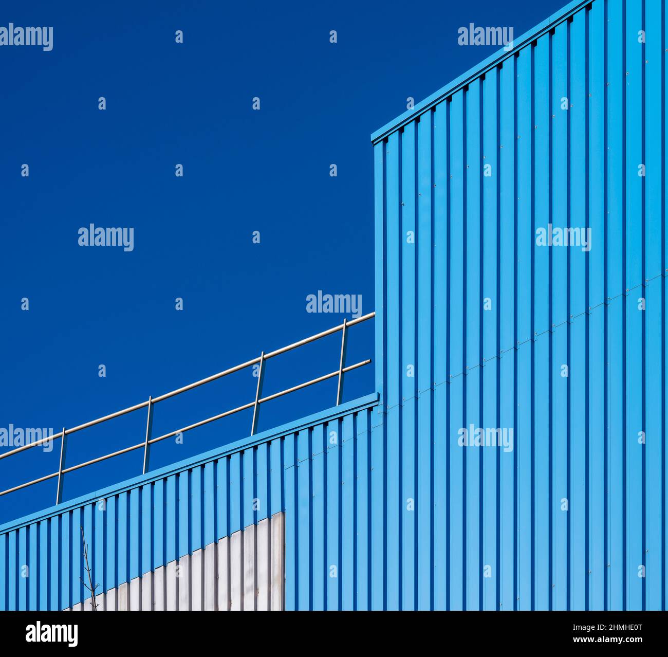 Blue warehouse hi-res stock photography and images - Alamy