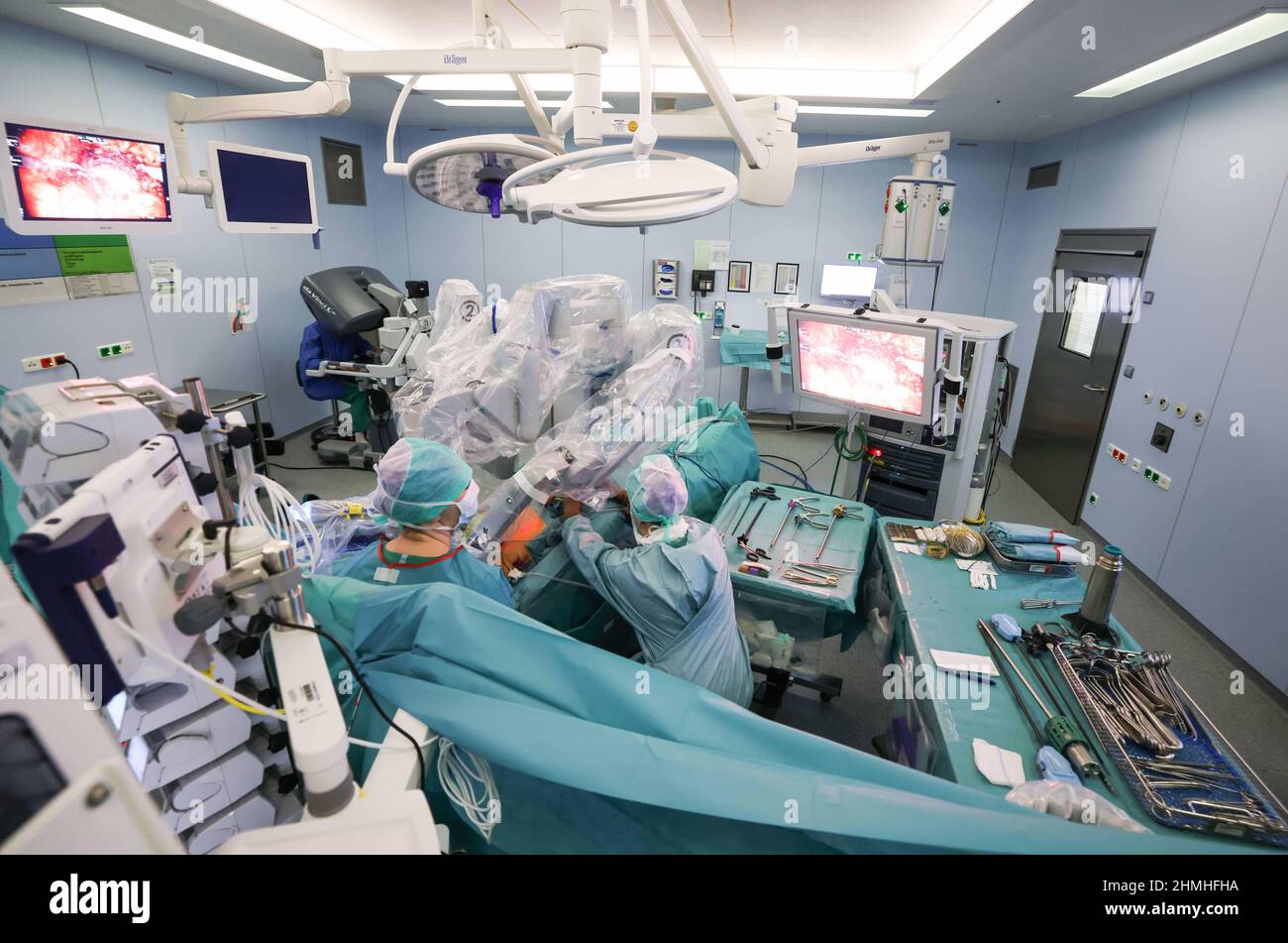 Robot urology 2022 hi-res stock photography and images - Alamy