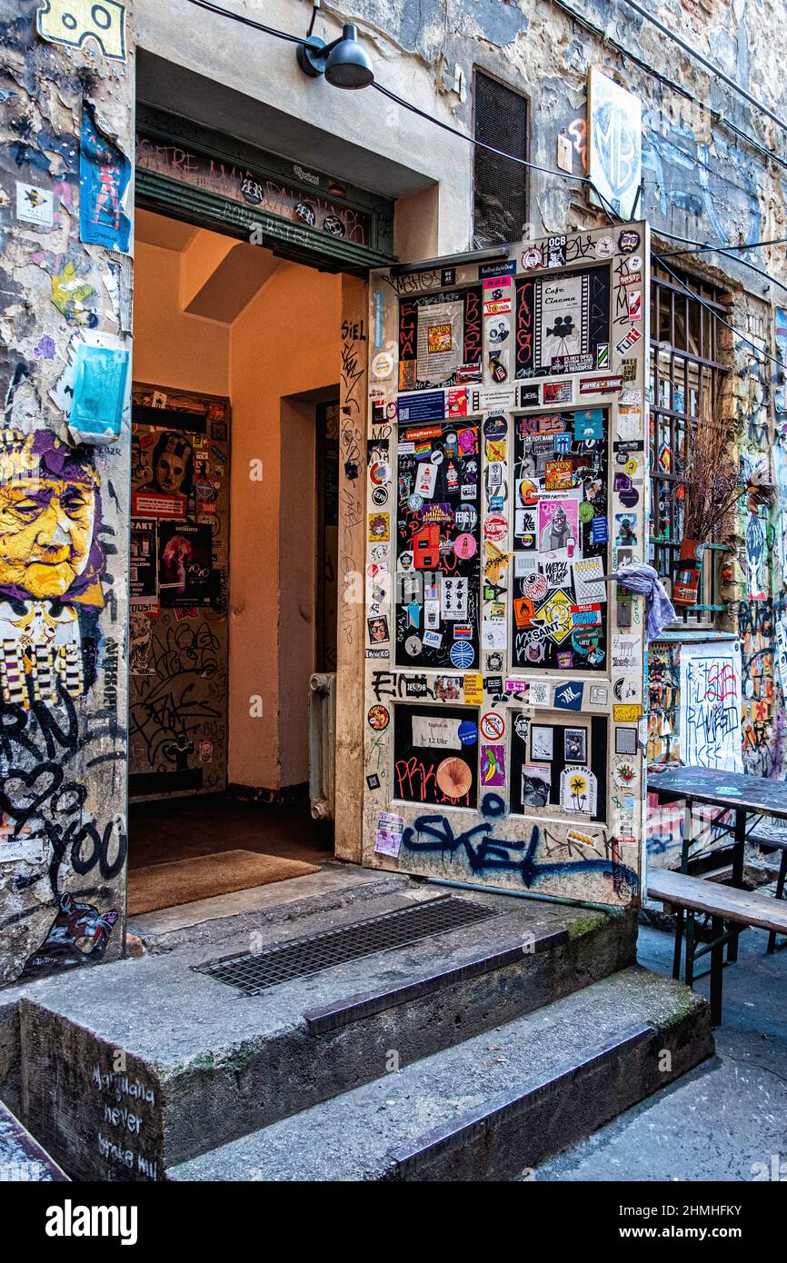 Courtyard run hi-res stock photography and images - Alamy