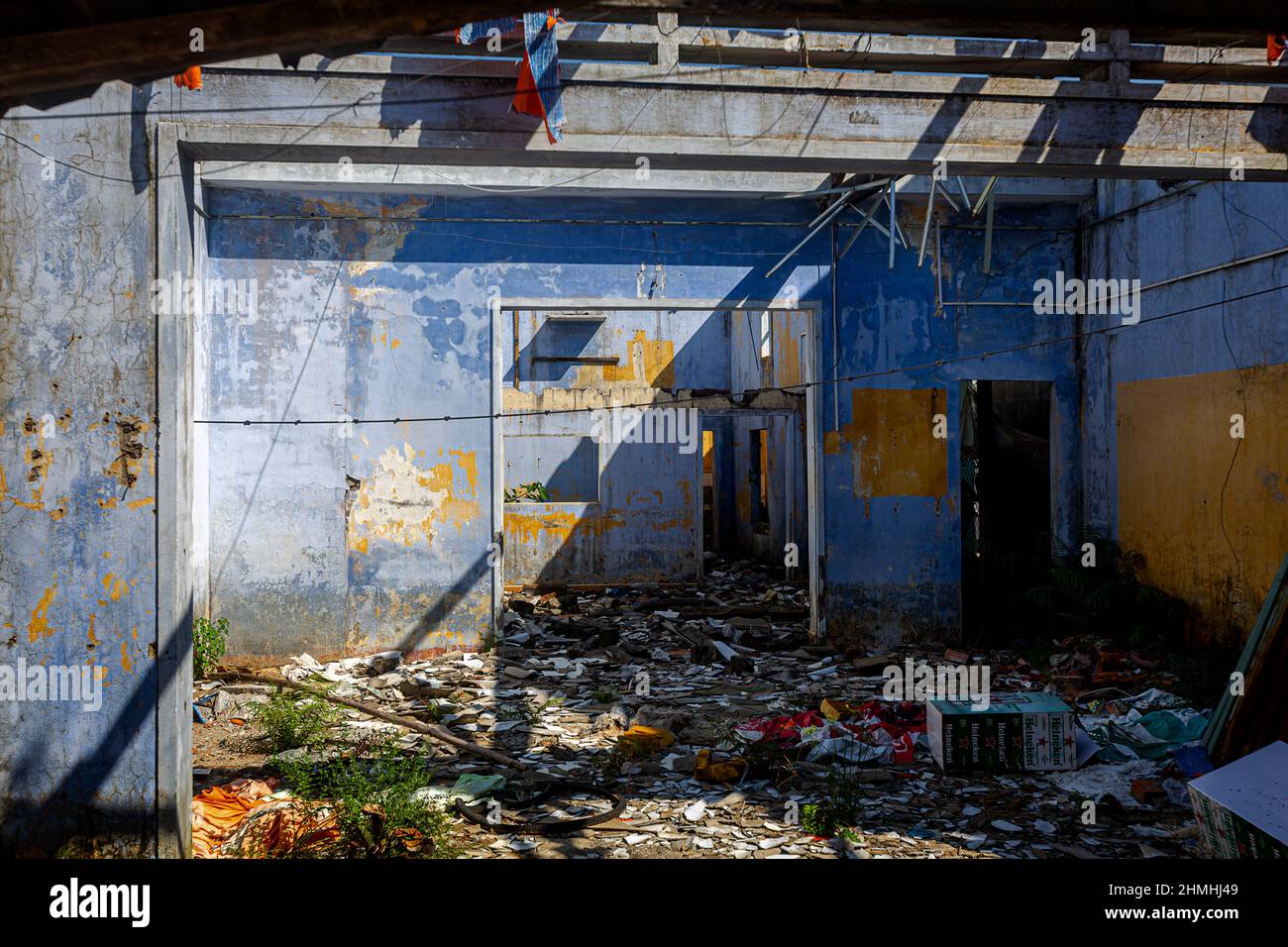 Trashed house interior hi-res stock photography and images - Alamy