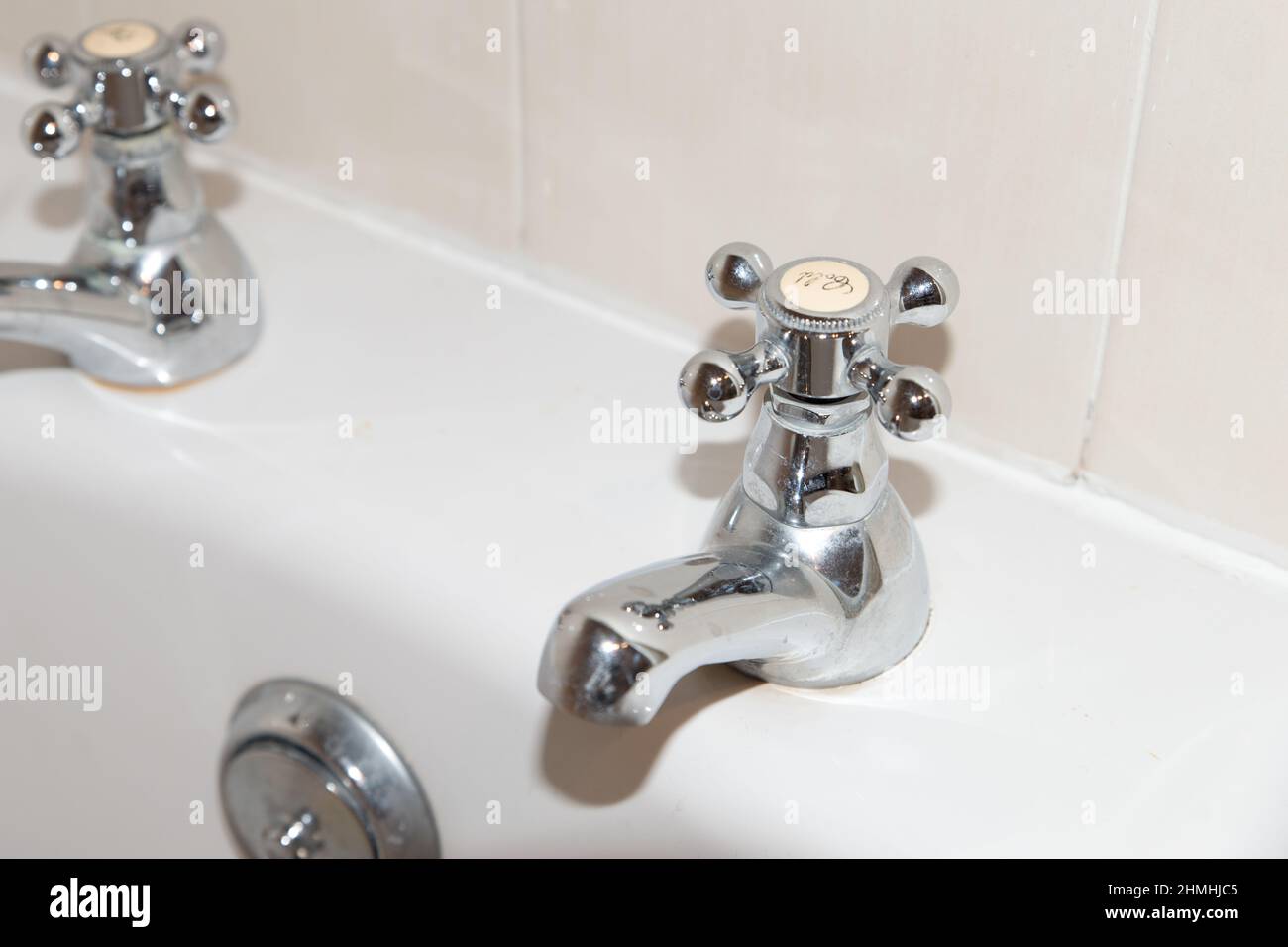 Hot and cold taps hi-res stock photography and images - Alamy