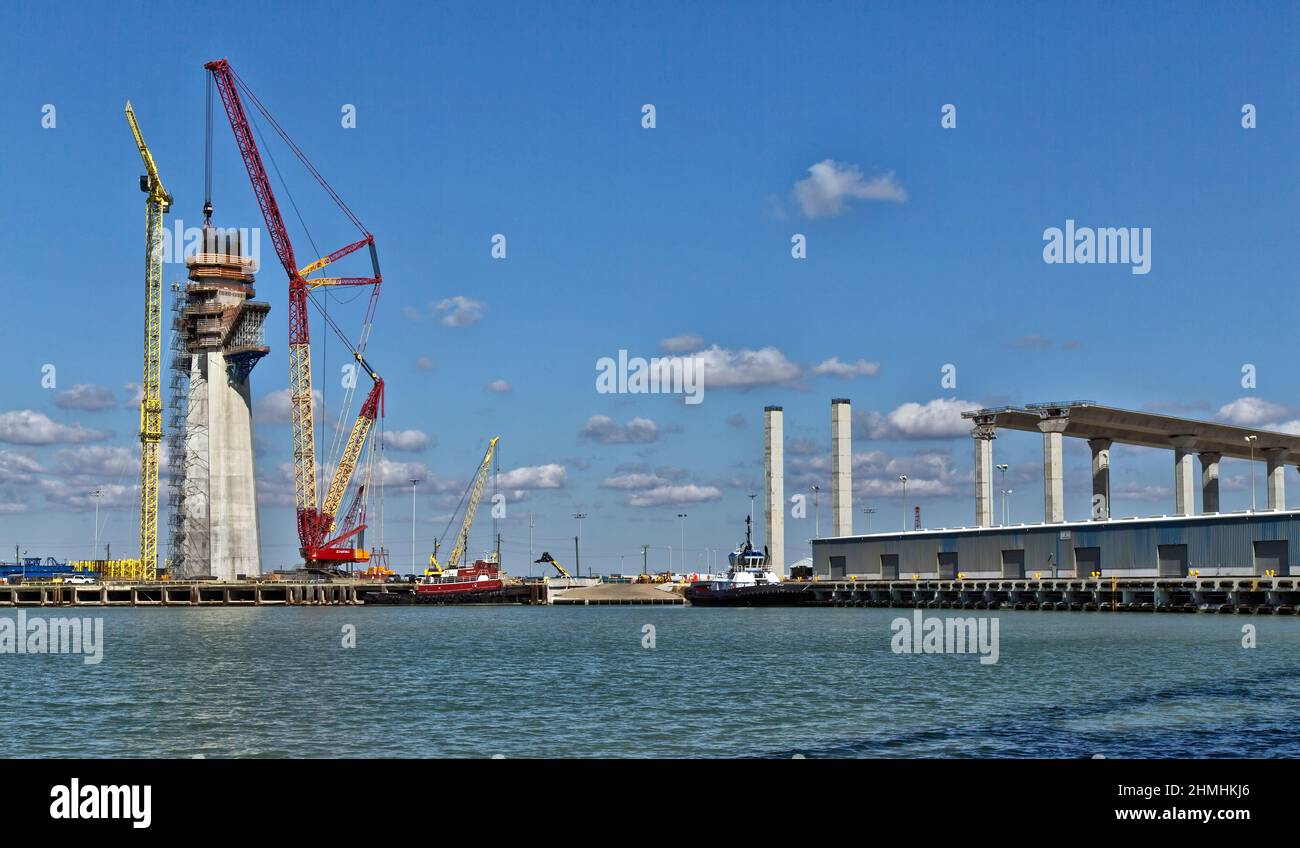 New Corpus Christi Harbor Bridge construction, constructing Main Span ...