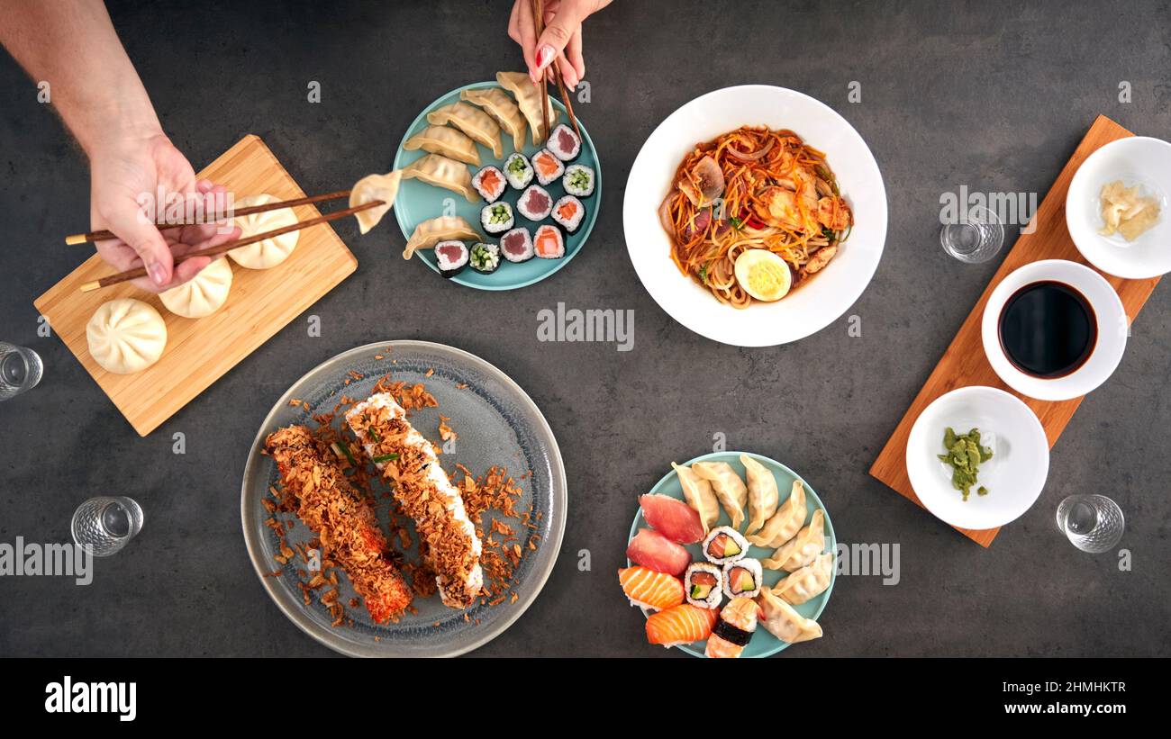 Overhead view restaurant eating hi-res stock photography and images - Alamy