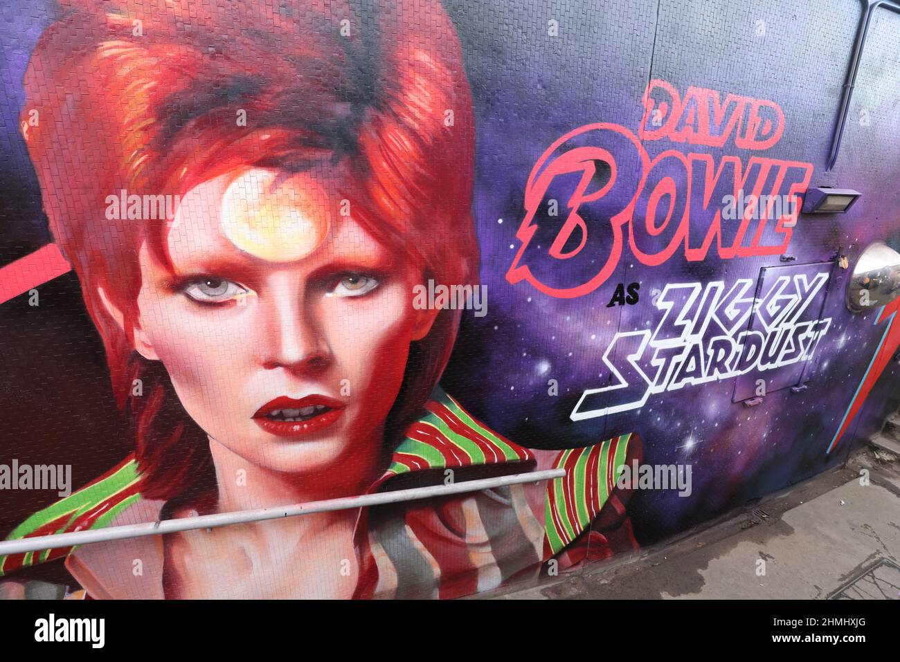 David Bowie mural unveiled in the underpass of the Tolworth Roundabout ...