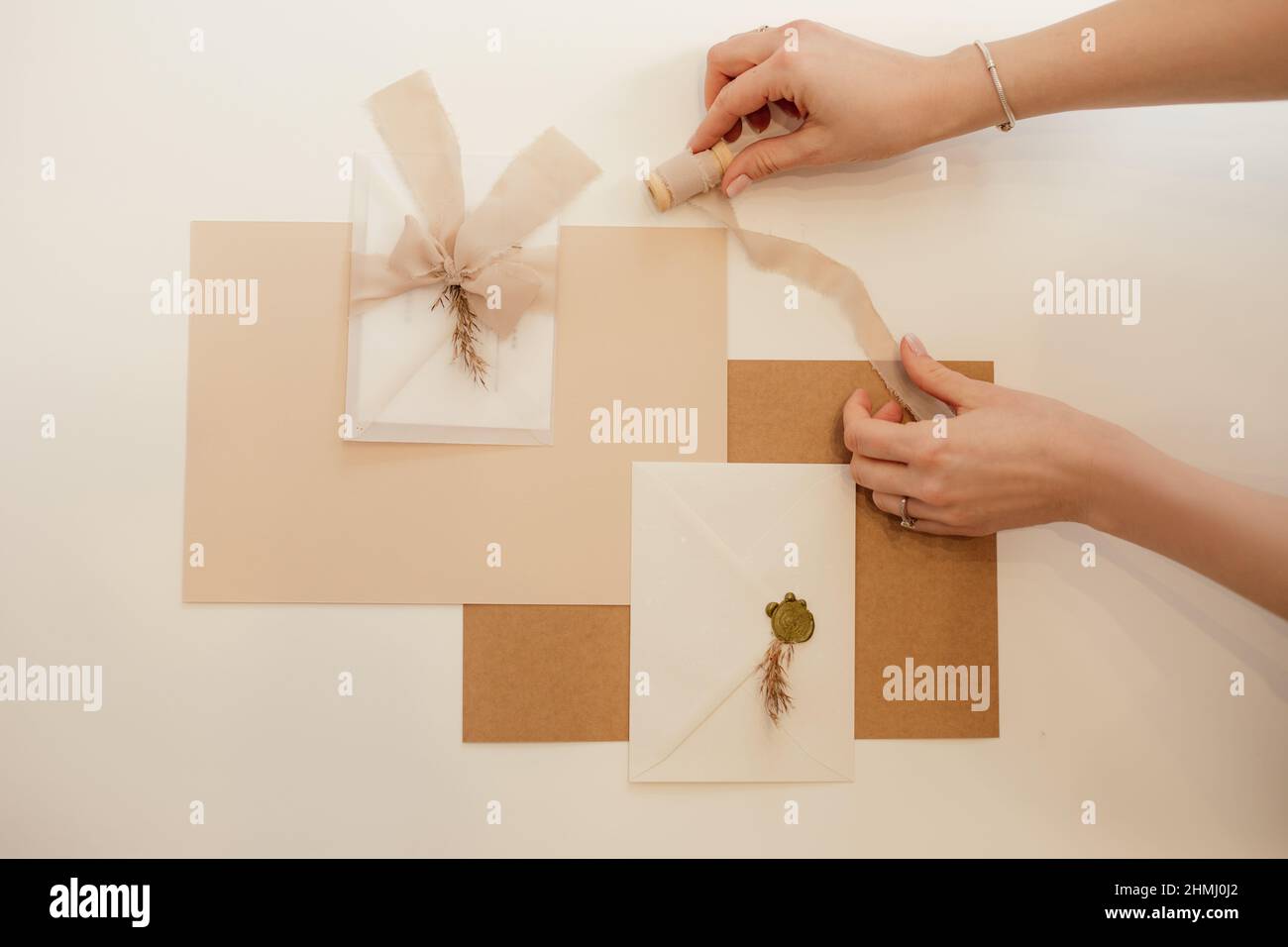 Hand out envelope hi-res stock photography and images - Alamy