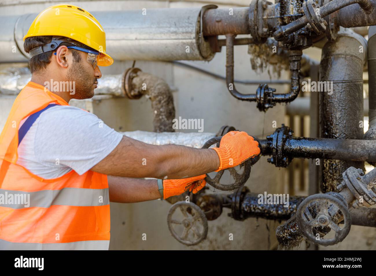 Construction adjust hi-res stock photography and images - Alamy