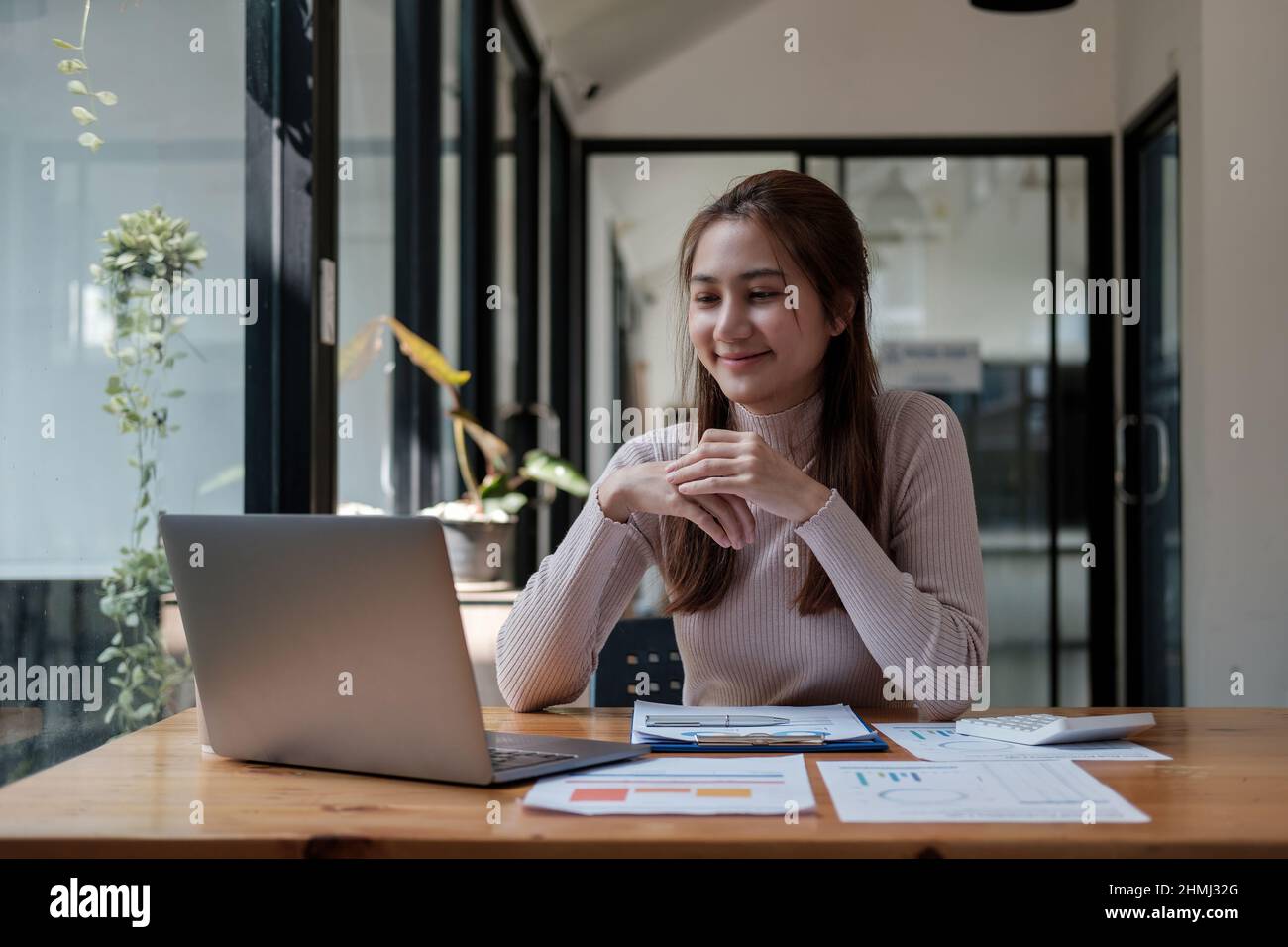 Business asian woman giving online presentation discuss financial ...