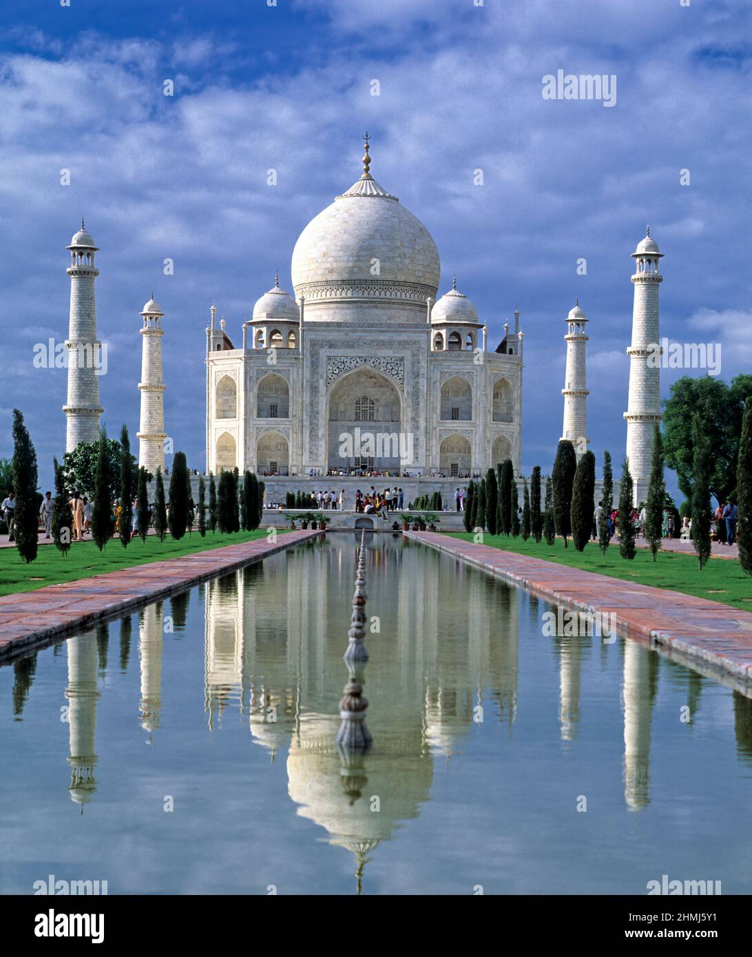 Taj mahal in india cloud hi-res stock photography and images - Alamy