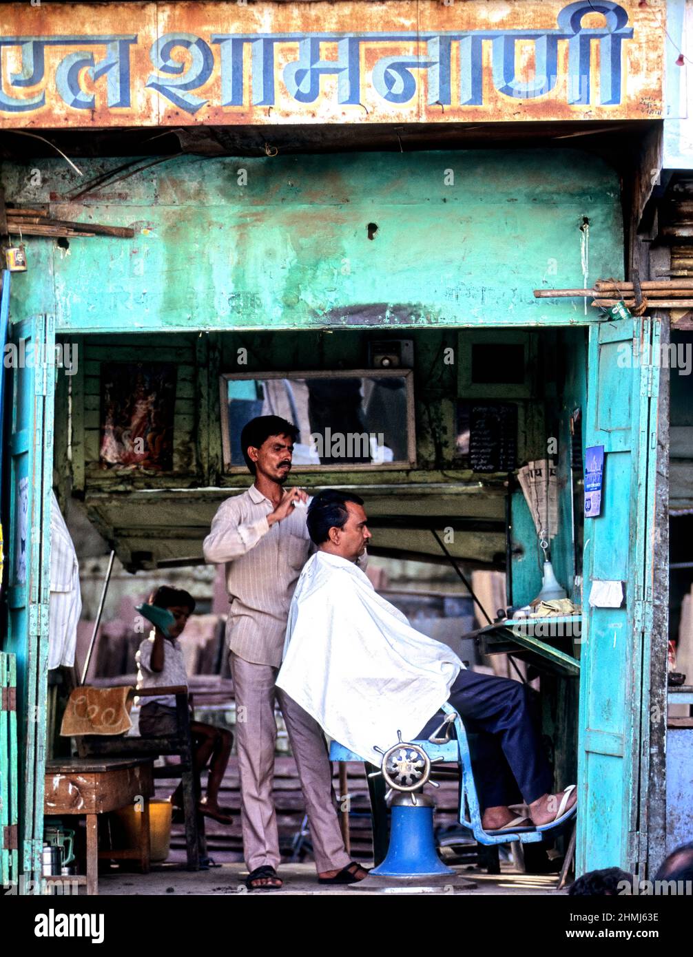 India. Barber's shop in Jaipur Rajasthan Stock Photo - Alamy