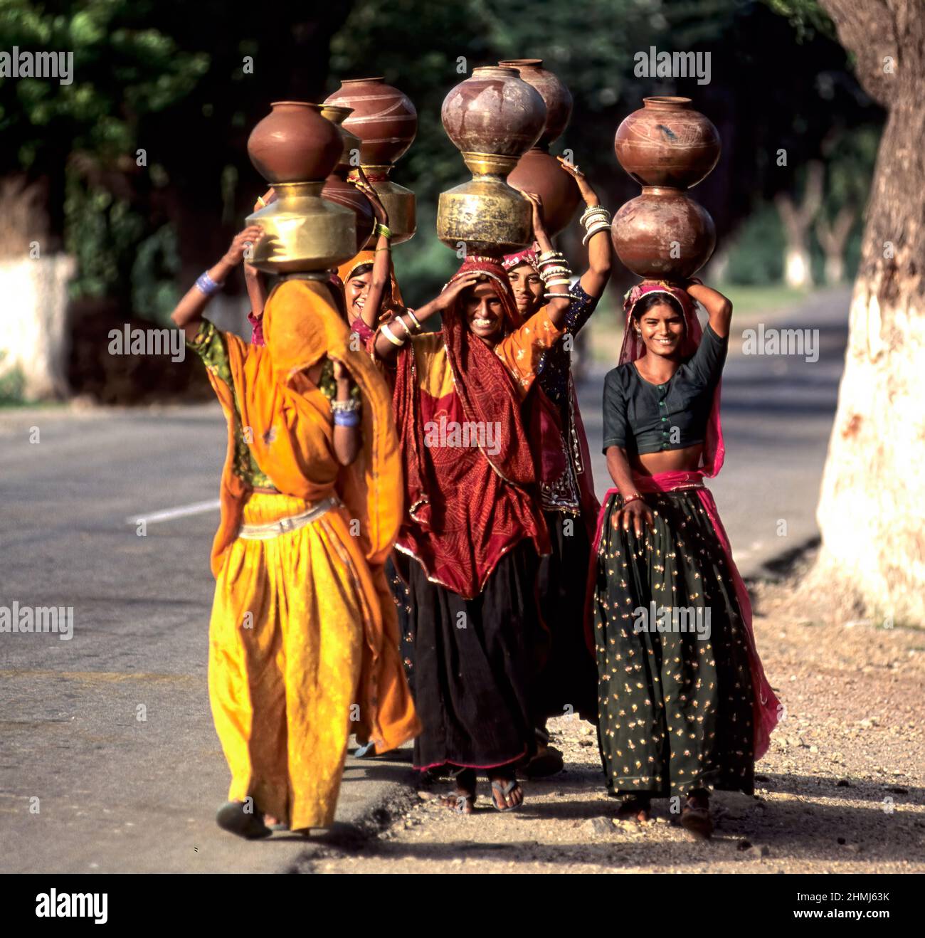 Village smiling faces hi-res stock photography and images - Alamy