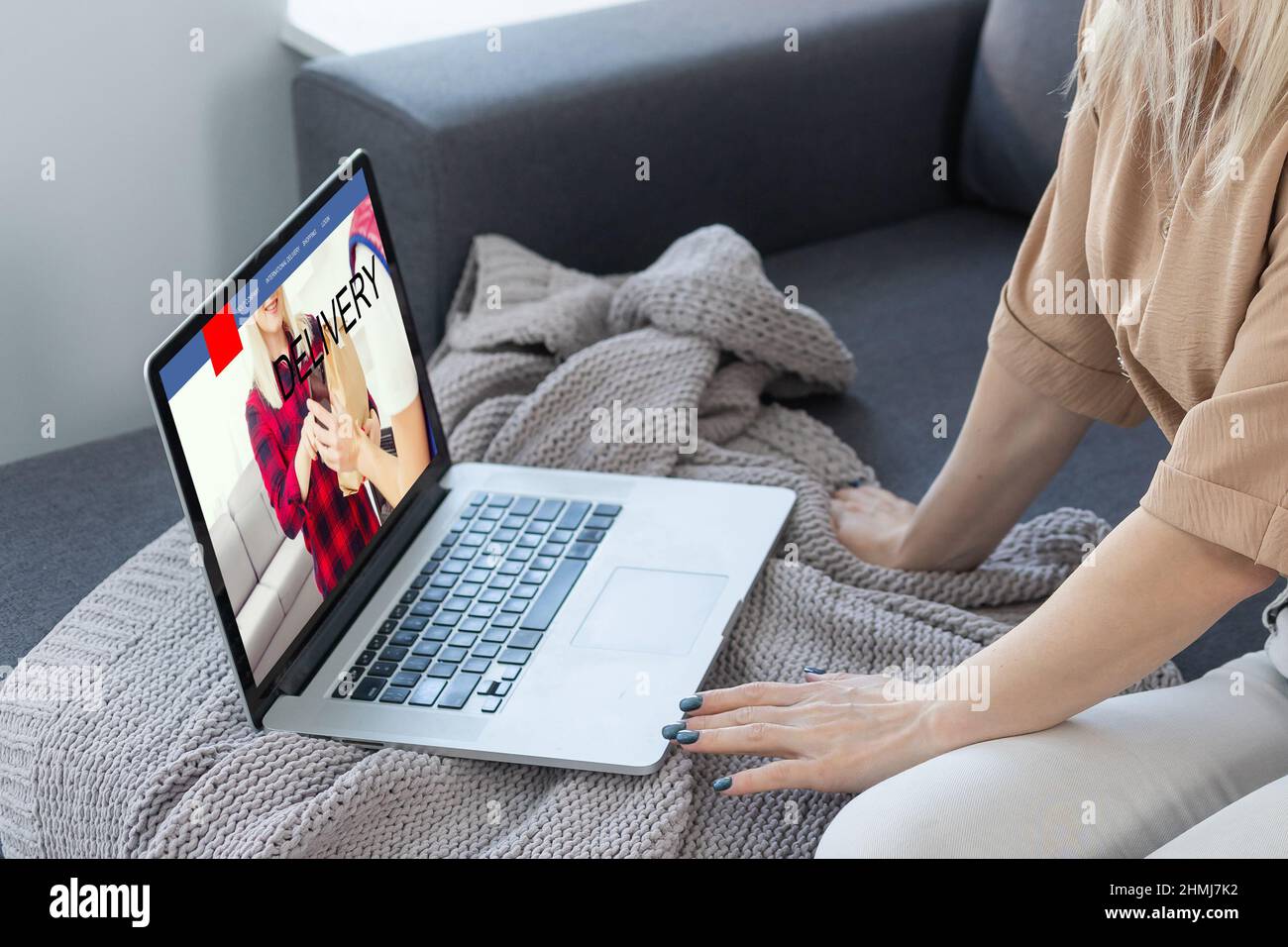 Online ecommerce store, dropshipping business website concept. laptop ...