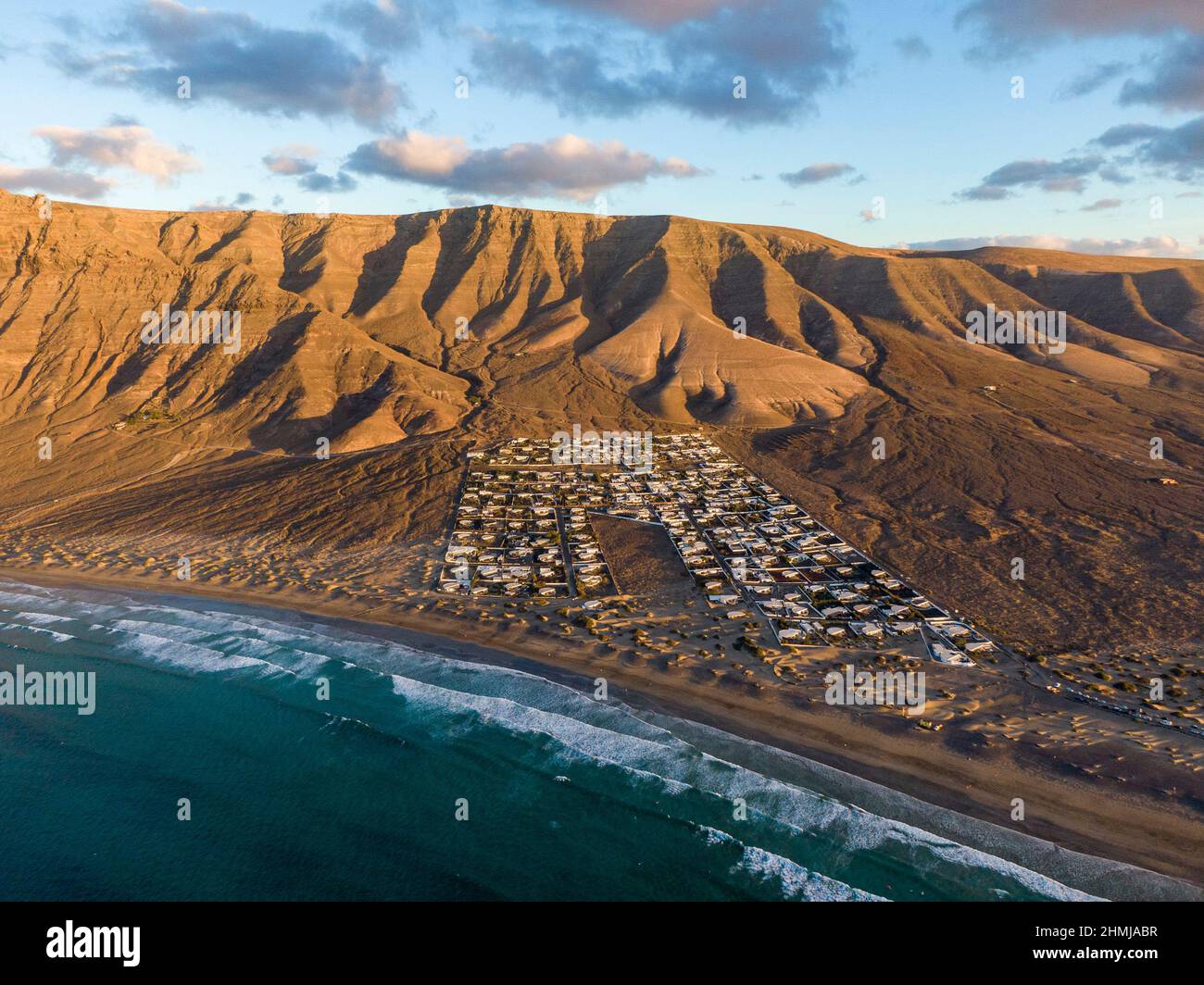 Risco de famara mountains hi-res stock photography and images - Alamy