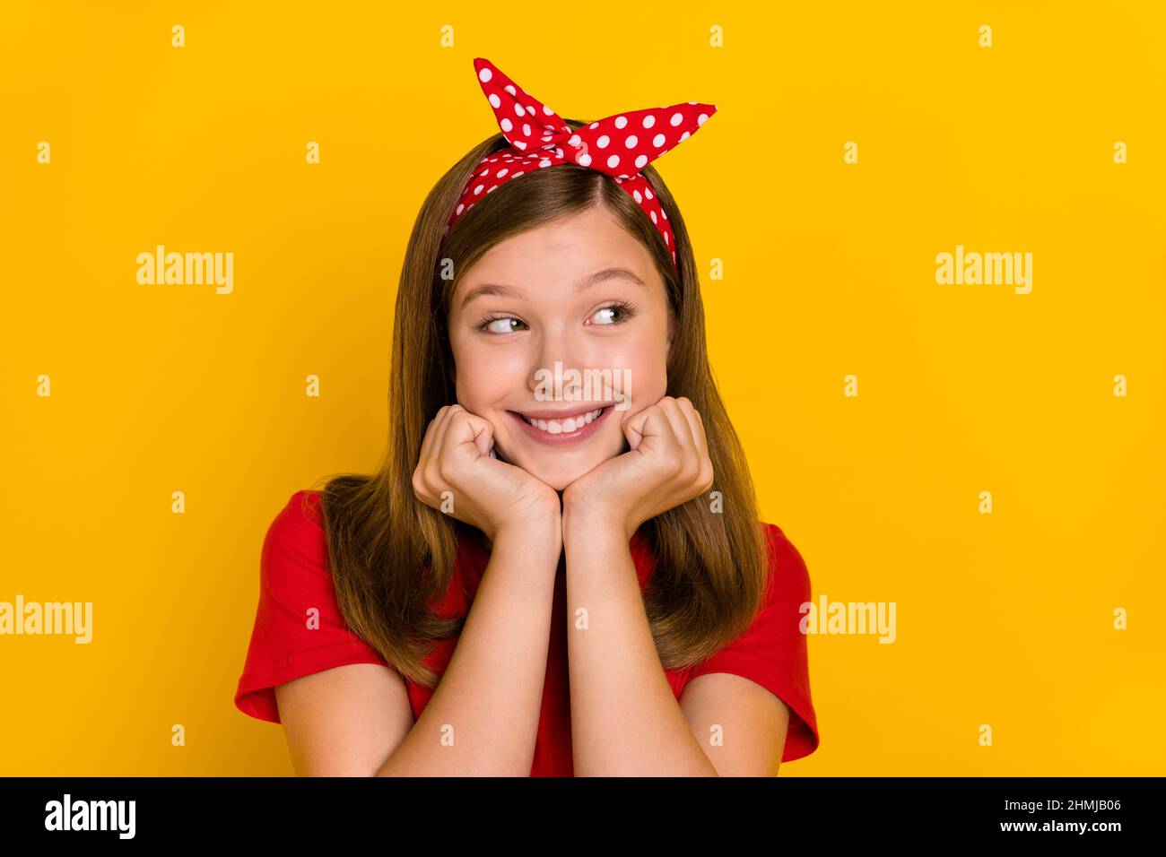 Photo of young pretty good-looking teen female look empty space imagine ...