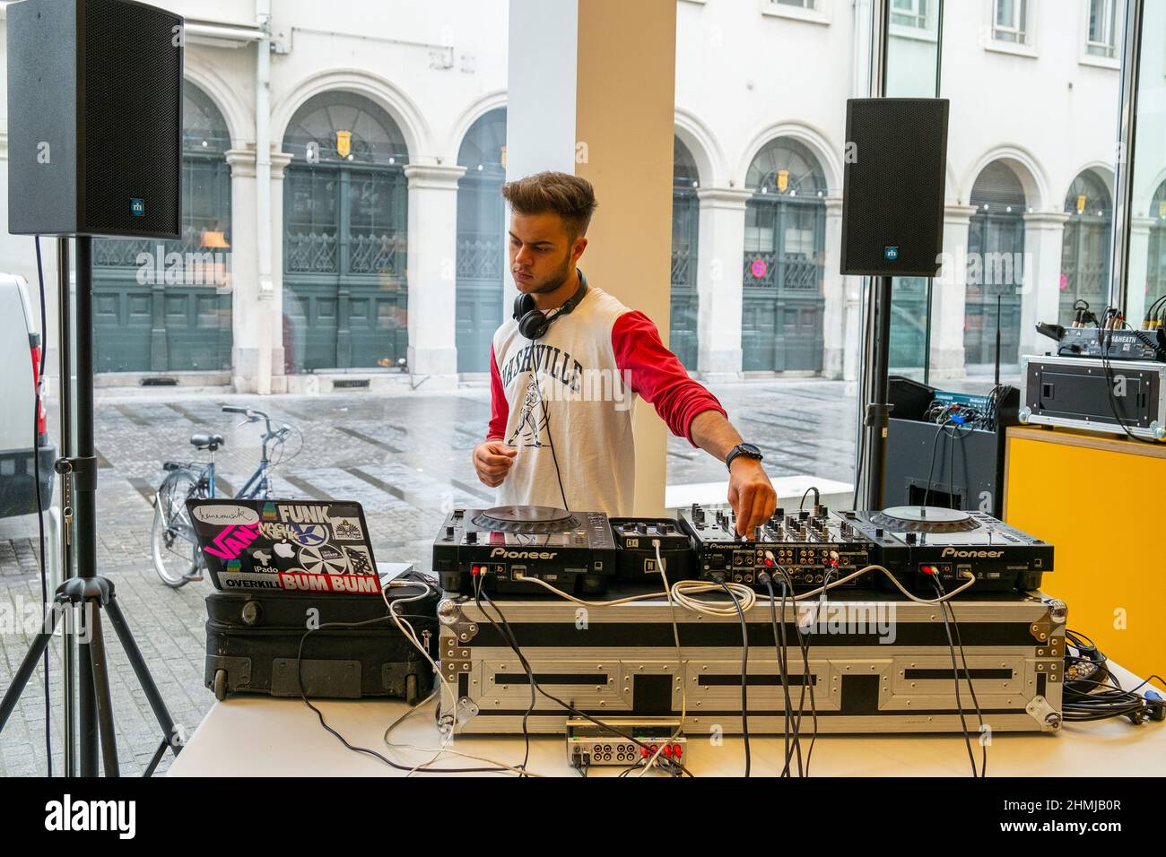 dj playing music Stock Photo - Alamy