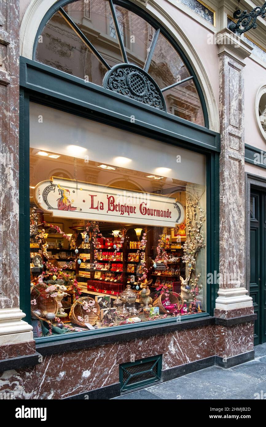 Candy shop window display hi-res stock photography and images - Alamy