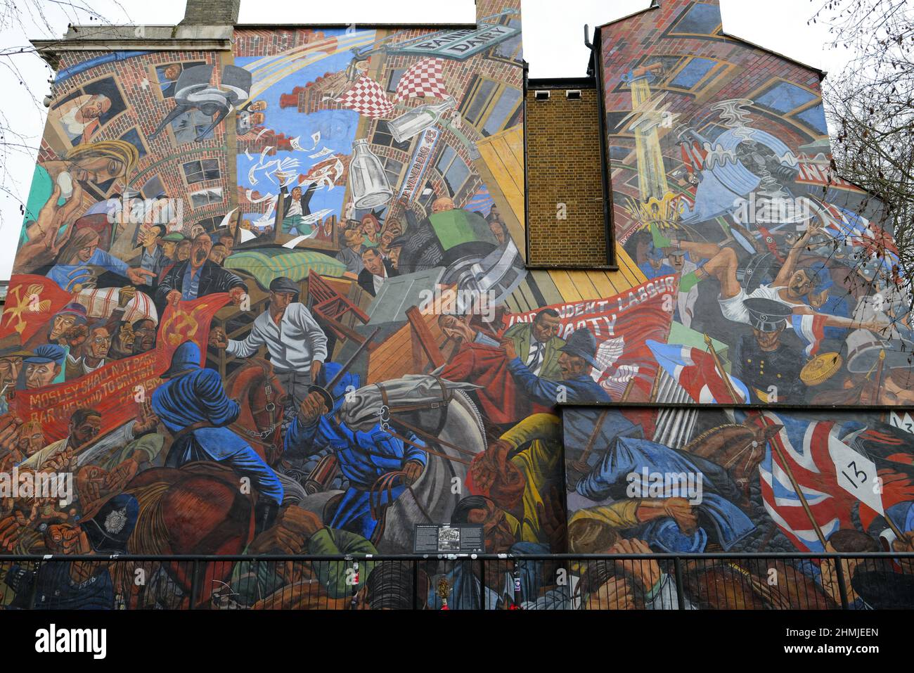 Cable street london mural hi-res stock photography and images - Alamy