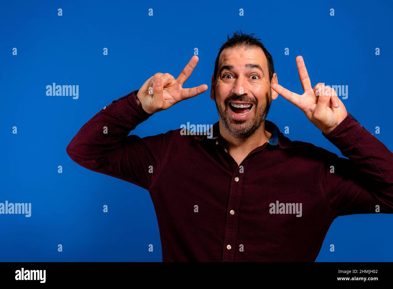 Victory sign positive creative man hi-res stock photography and images ...
