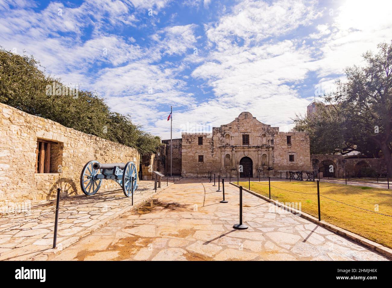 Sunny view of The Alamo at Texas Stock Photo - Alamy
