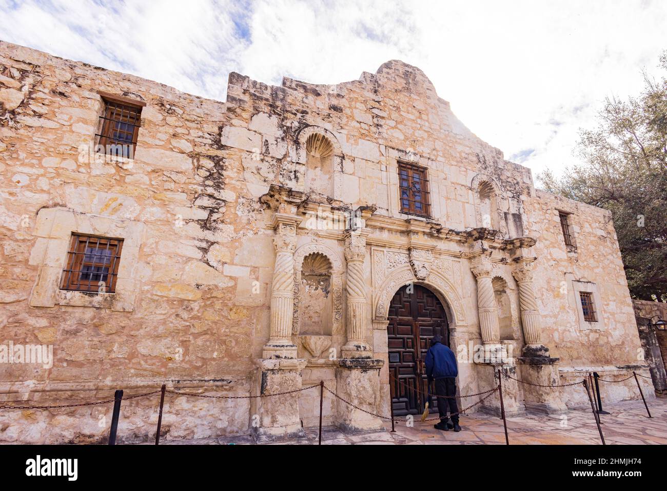 Sunny view of The Alamo at Texas Stock Photo - Alamy