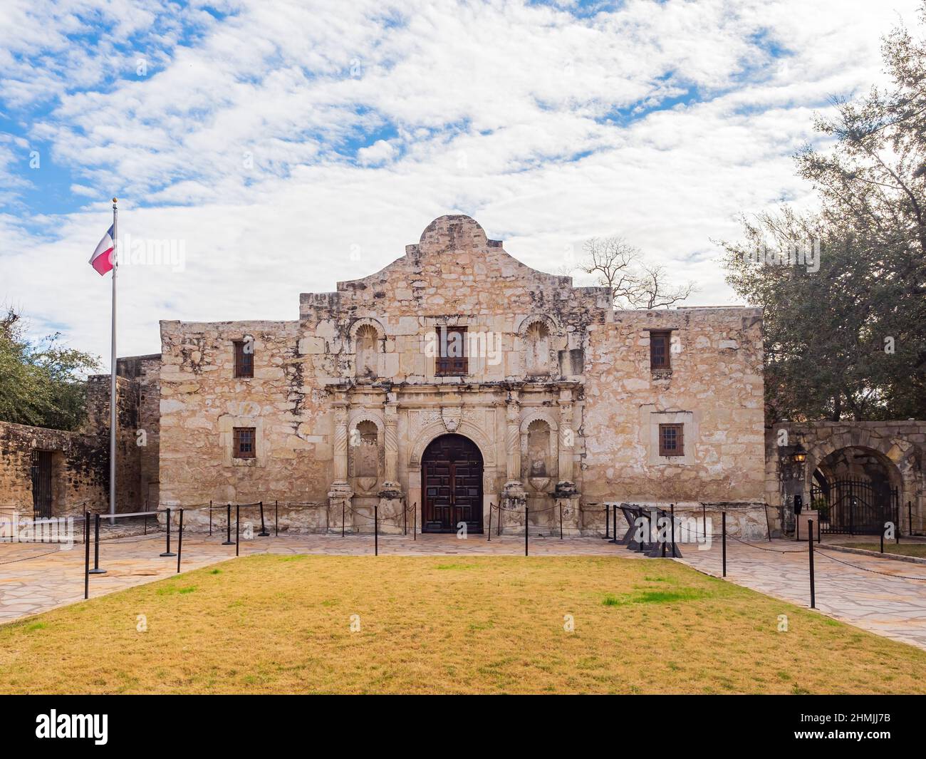 Sunny view of The Alamo at Texas Stock Photo - Alamy