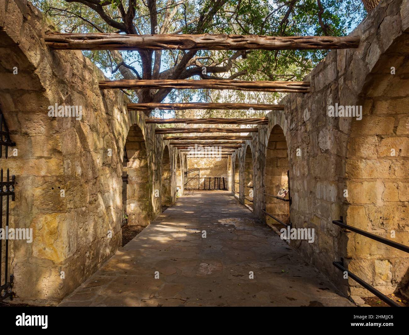 Sunny view of The Alamo at Texas Stock Photo - Alamy