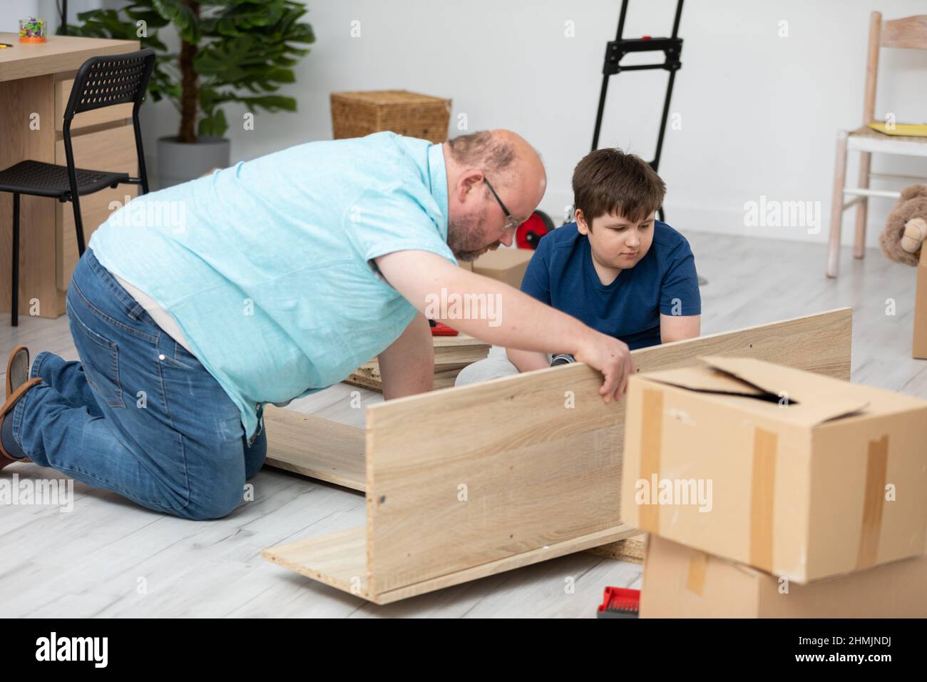Child in fitting room hi-res stock photography and images - Alamy