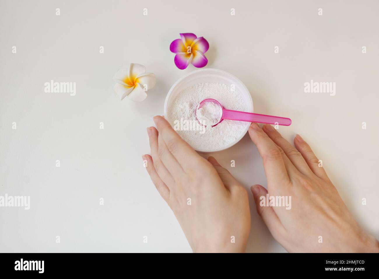 Skin powder hi-res stock photography and images - Alamy